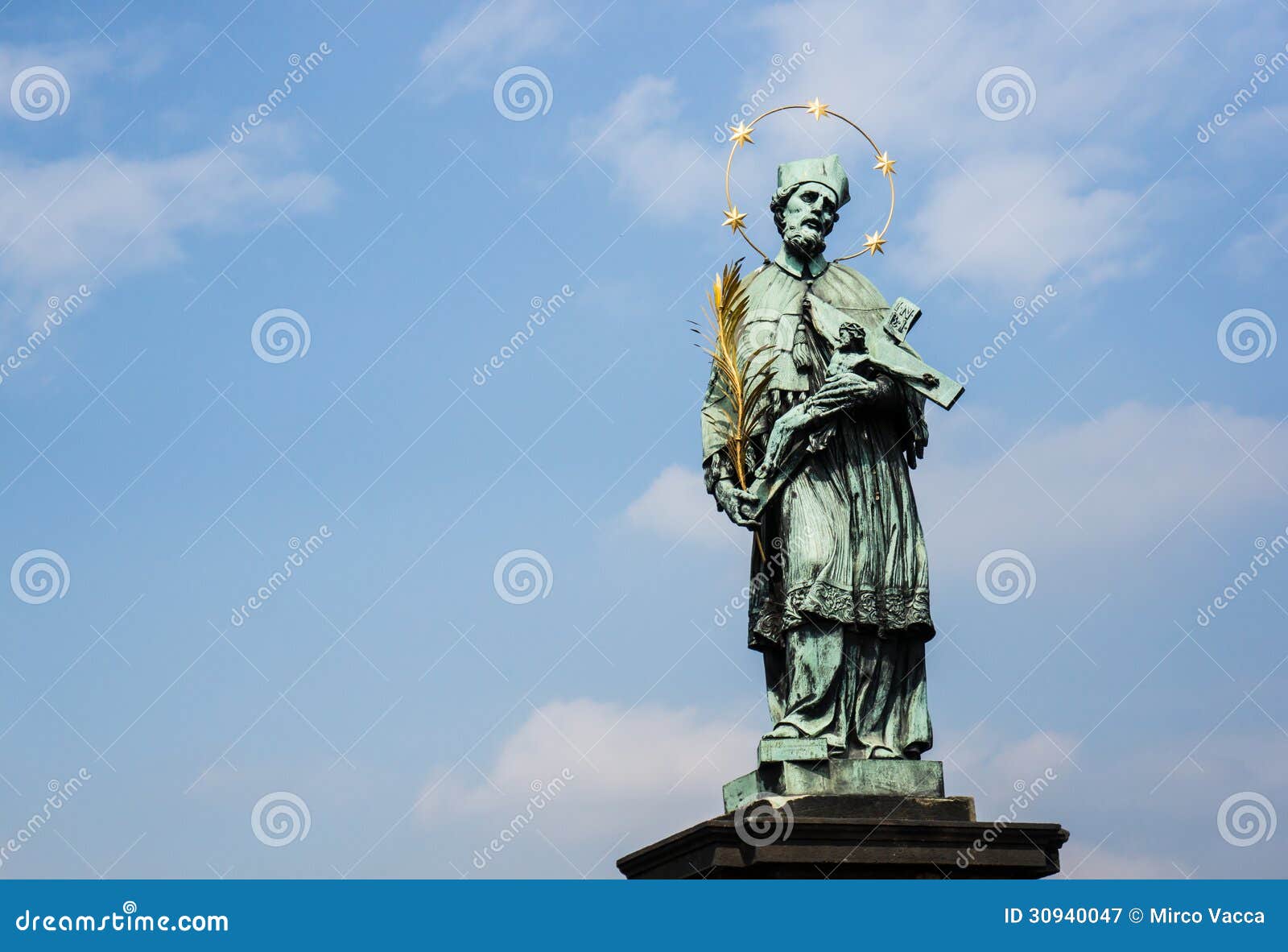 Estatua del santo en Praga imagen de archivo. Imagen de checo - 30940047