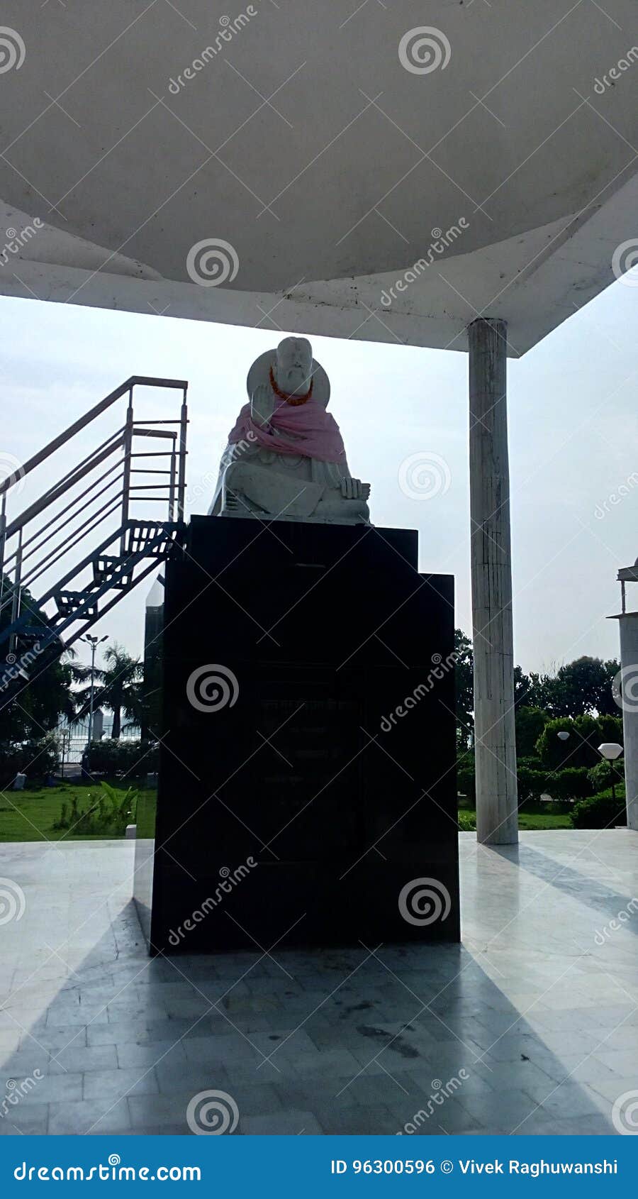 Estatua del santo indio foto de archivo. Imagen de estatua - 96300596