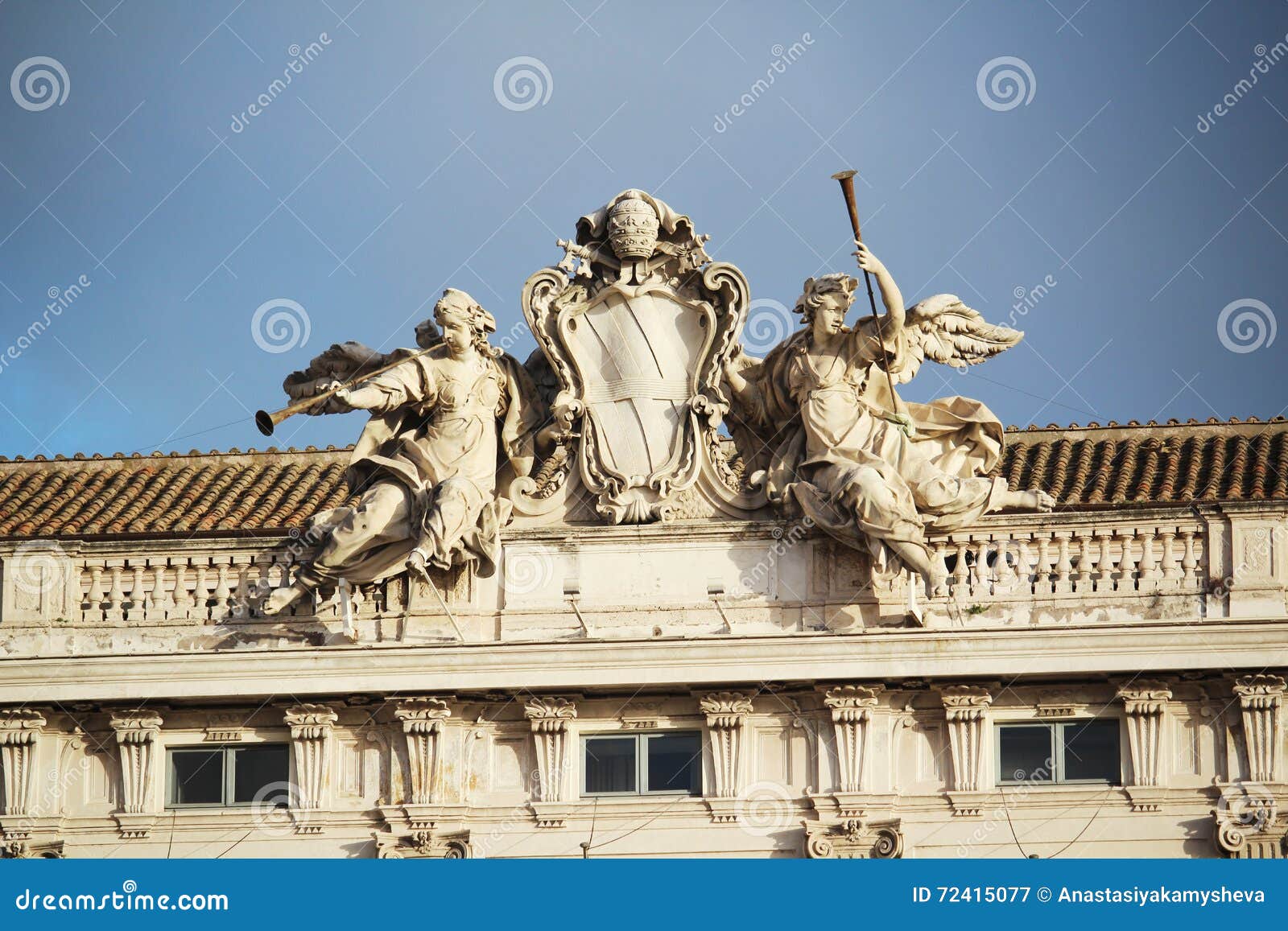 Estatuas En Un Fronton, Roma, Italia Imagen de archivo - Imagen de paul ...