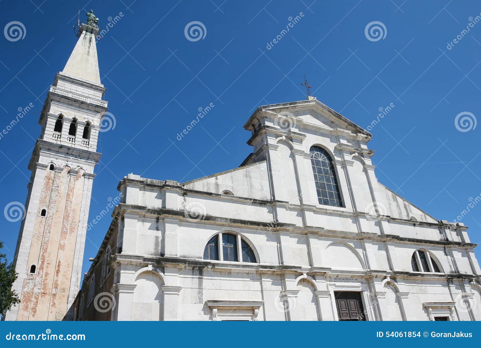 Esterno Della Chiesa Di Euphemia Del San in Rovigno Immagine Stock ...