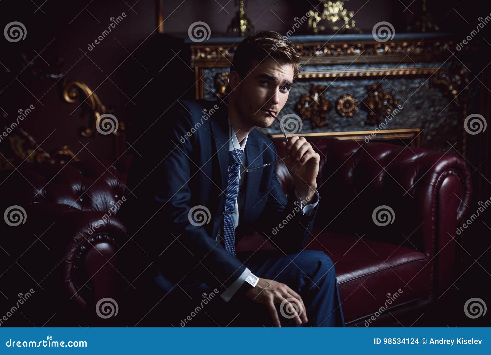 Estilo de vida rico foto de archivo. Imagen de maduro - 98534124