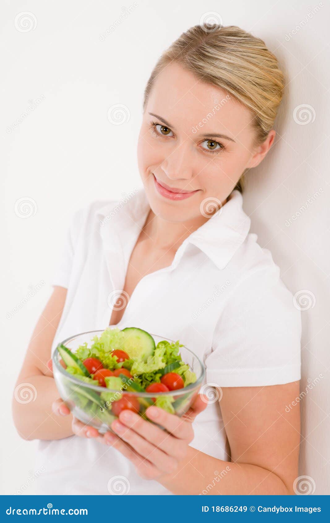 Estilo De Vida Saudável - Mulher Com Salada Vegetal Imagem de Stock ...
