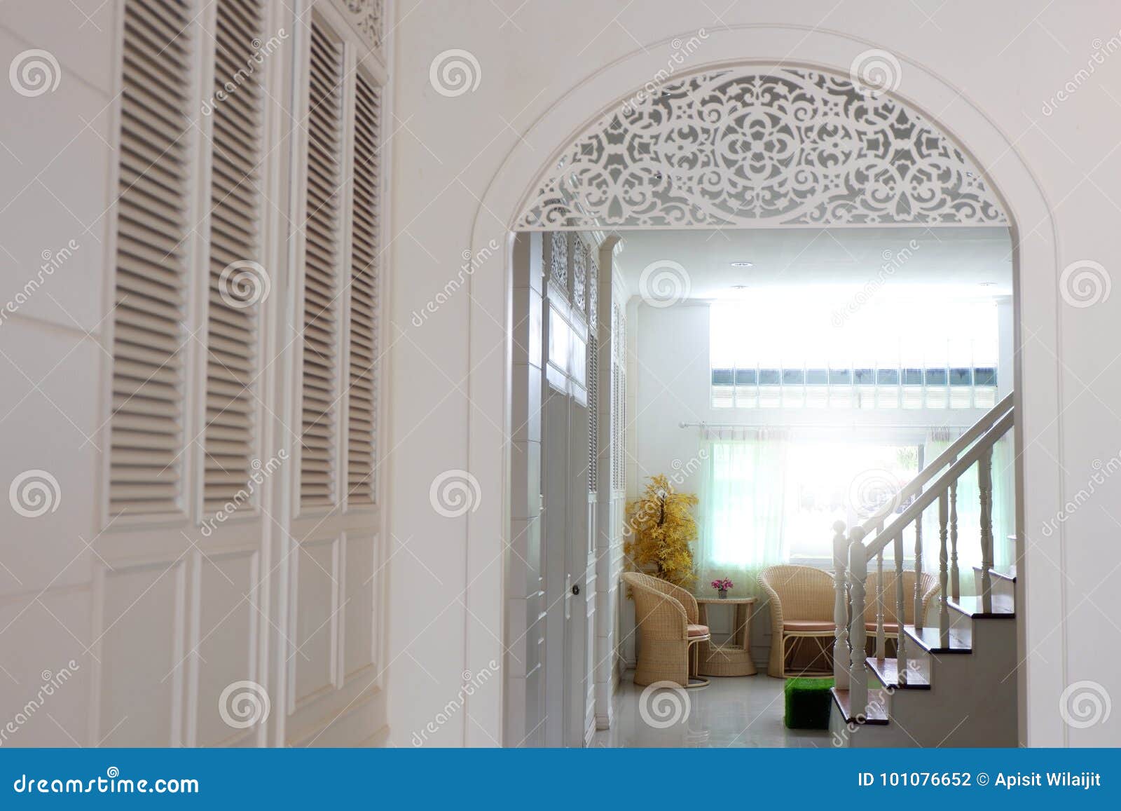 Estilo Interior Colonial Blanco Foto de archivo - Imagen de cubo ...