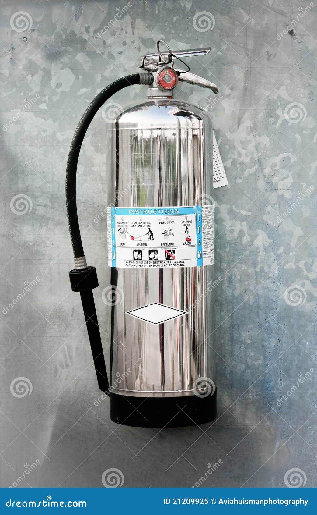 Estintore immagine stock. Immagine di precauzione, fiamme - 21209925