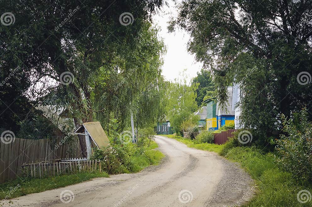 A Estrada De Terra E As Casas Rua Da Vila Imagem de Stock - Imagem de ...
