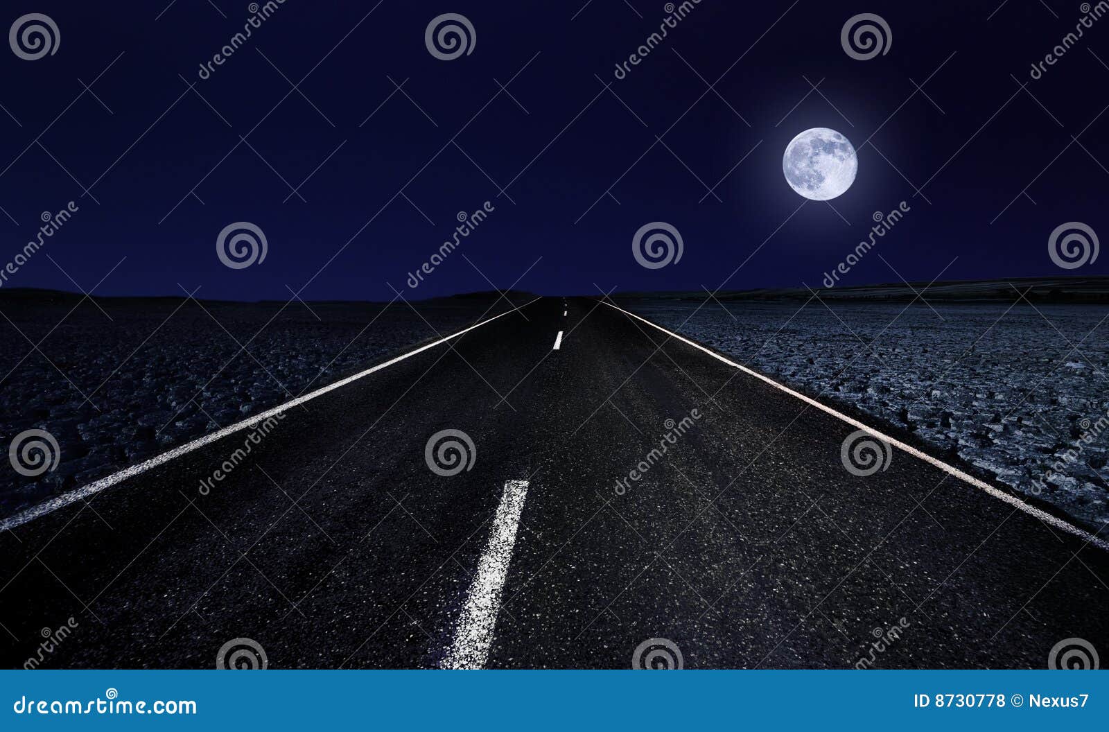 Estrada e a lua foto de stock. Imagem de fundos, paisagem - 8730778
