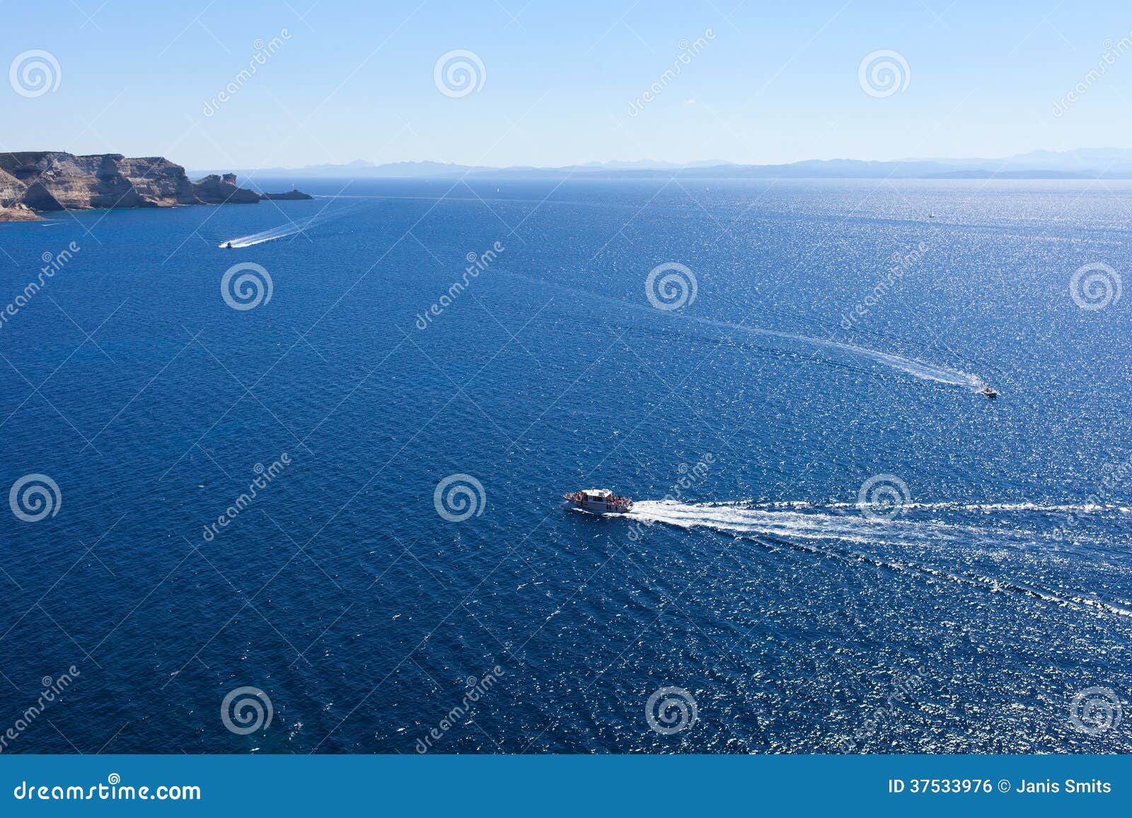Estrecho de Bonifacio. foto de archivo. Imagen de horizonte - 37533976