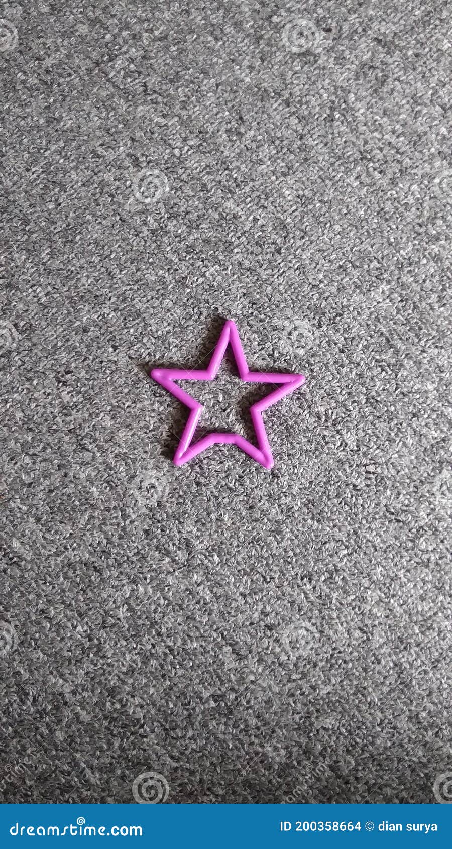 Estrella morada brillante foto de archivo. Imagen de estrella - 200358664