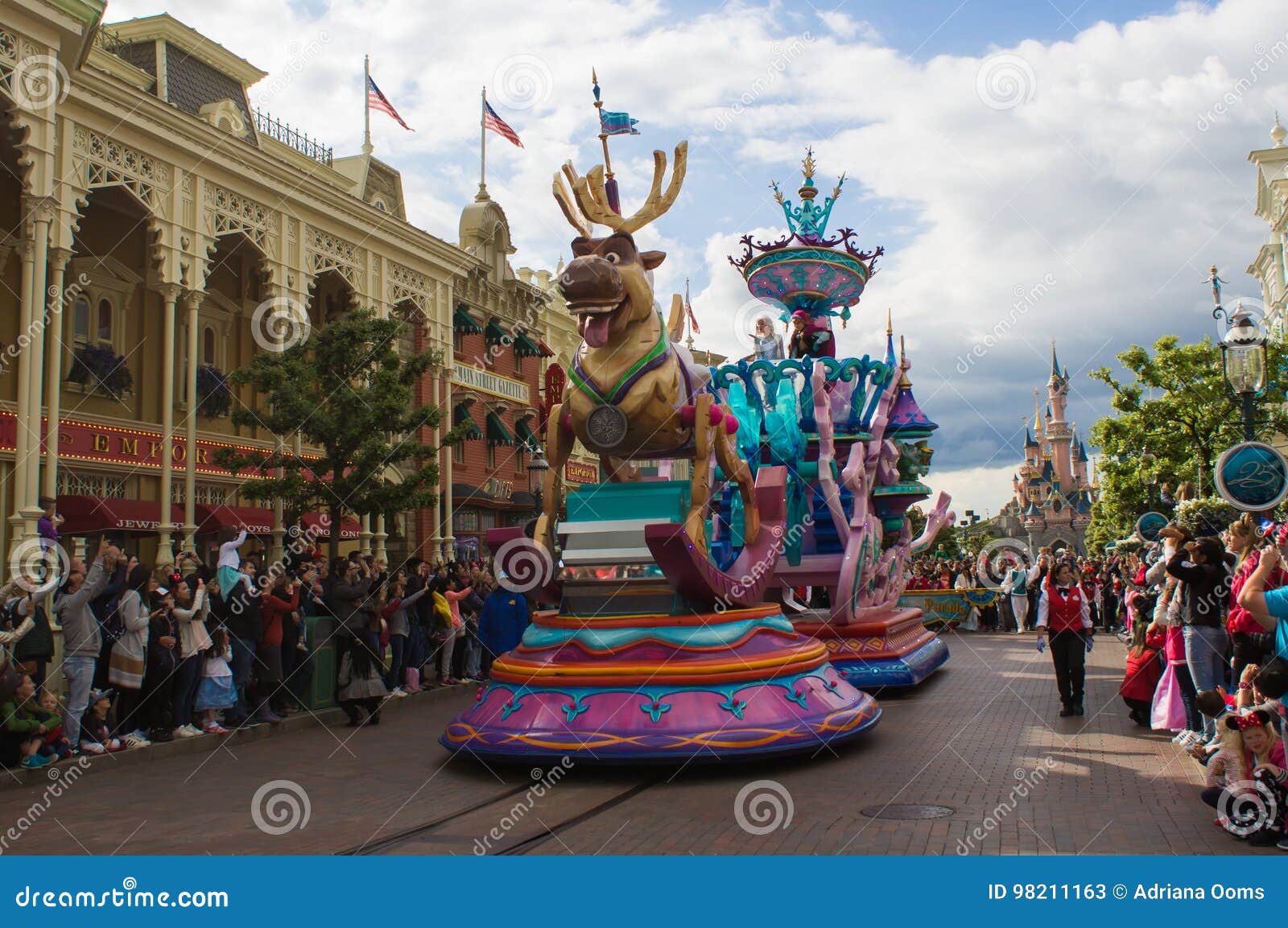 Estrellas De Disney En Desfile Foto de archivo editorial - Imagen de ...