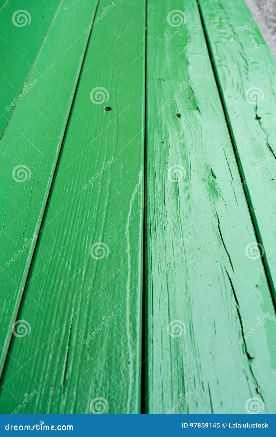 Estructura De Madera Pintada Verde Del Banco Imagen de archivo - Imagen ...