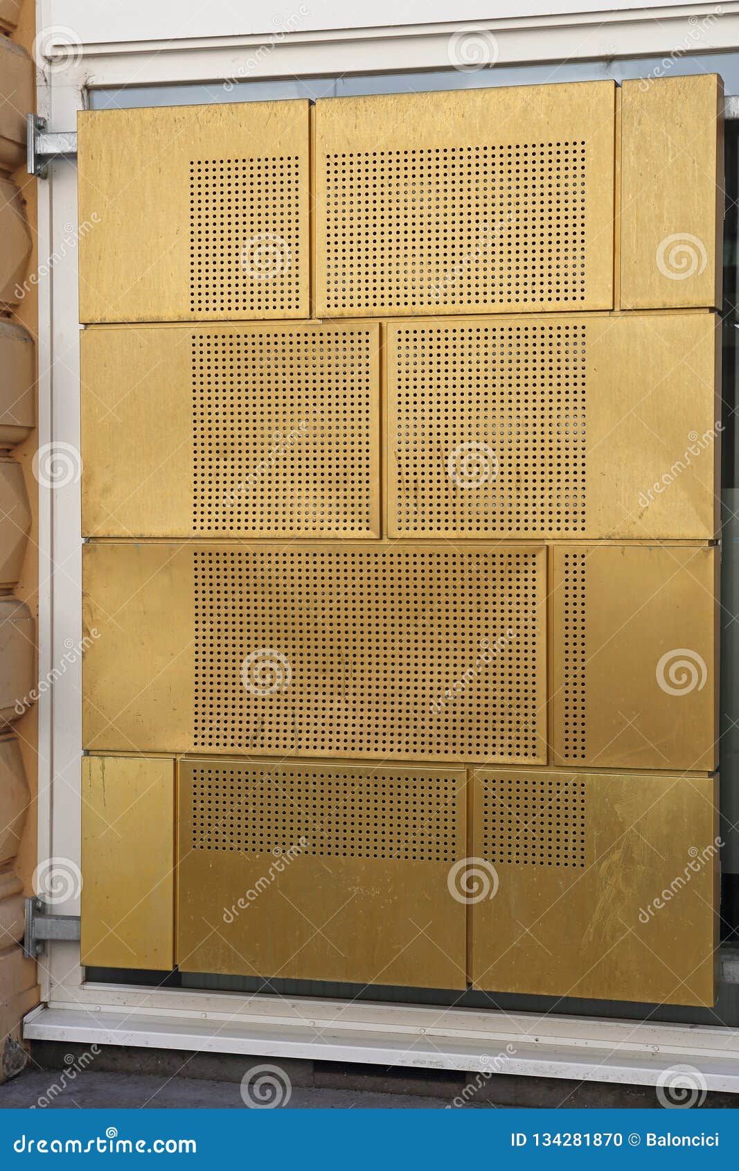 Estructura Del Metal Del Oro Foto de archivo - Imagen de edificio ...