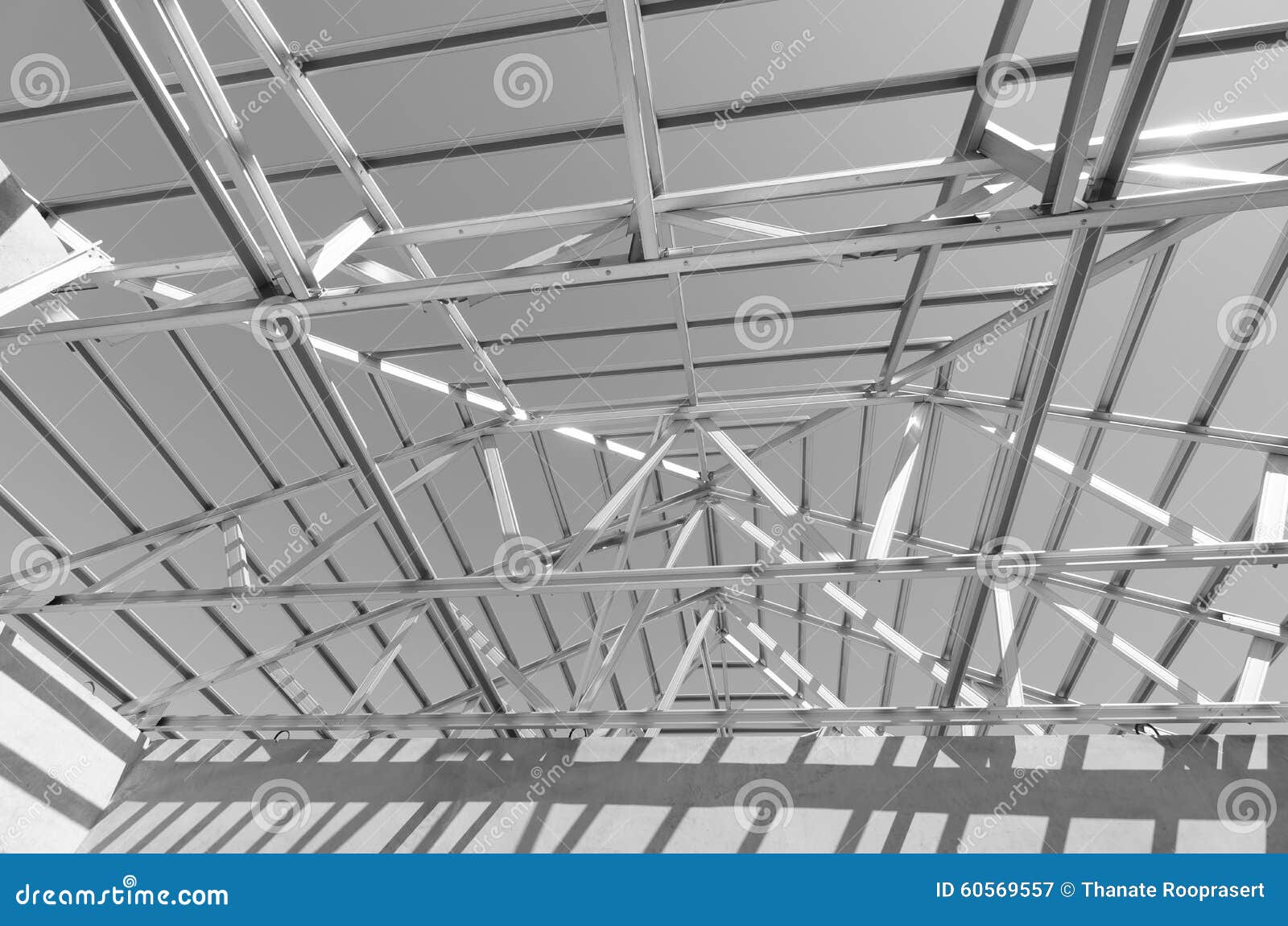Estructura Del Tejado De Acero Imagen de archivo - Imagen de exterior ...