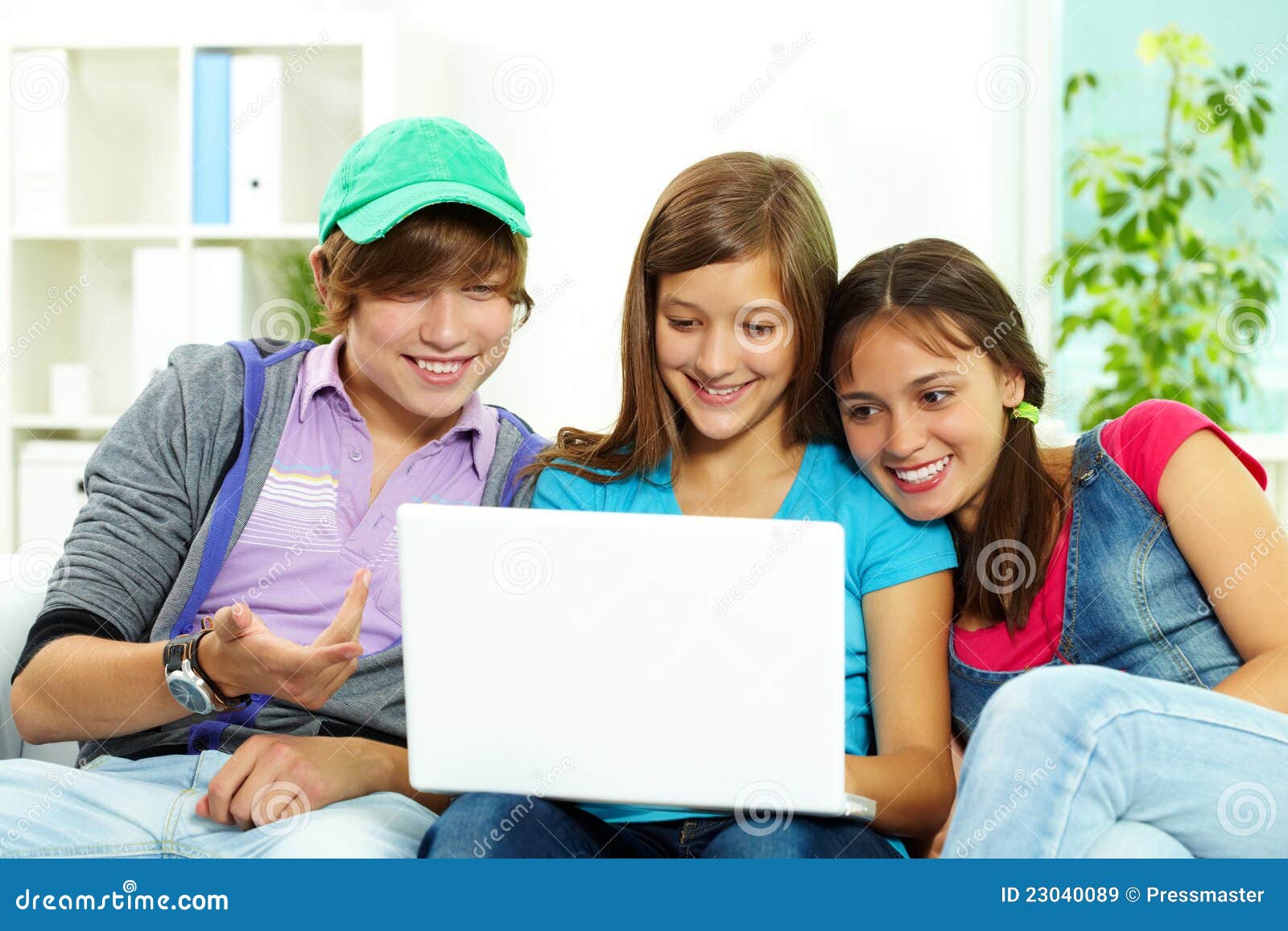 Estudando adolescentes imagem de stock. Imagem de companheiro - 23040089