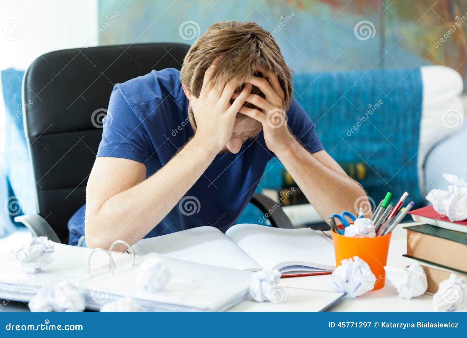 Estudante frustrante imagem de stock. Imagem de estudante - 45771297