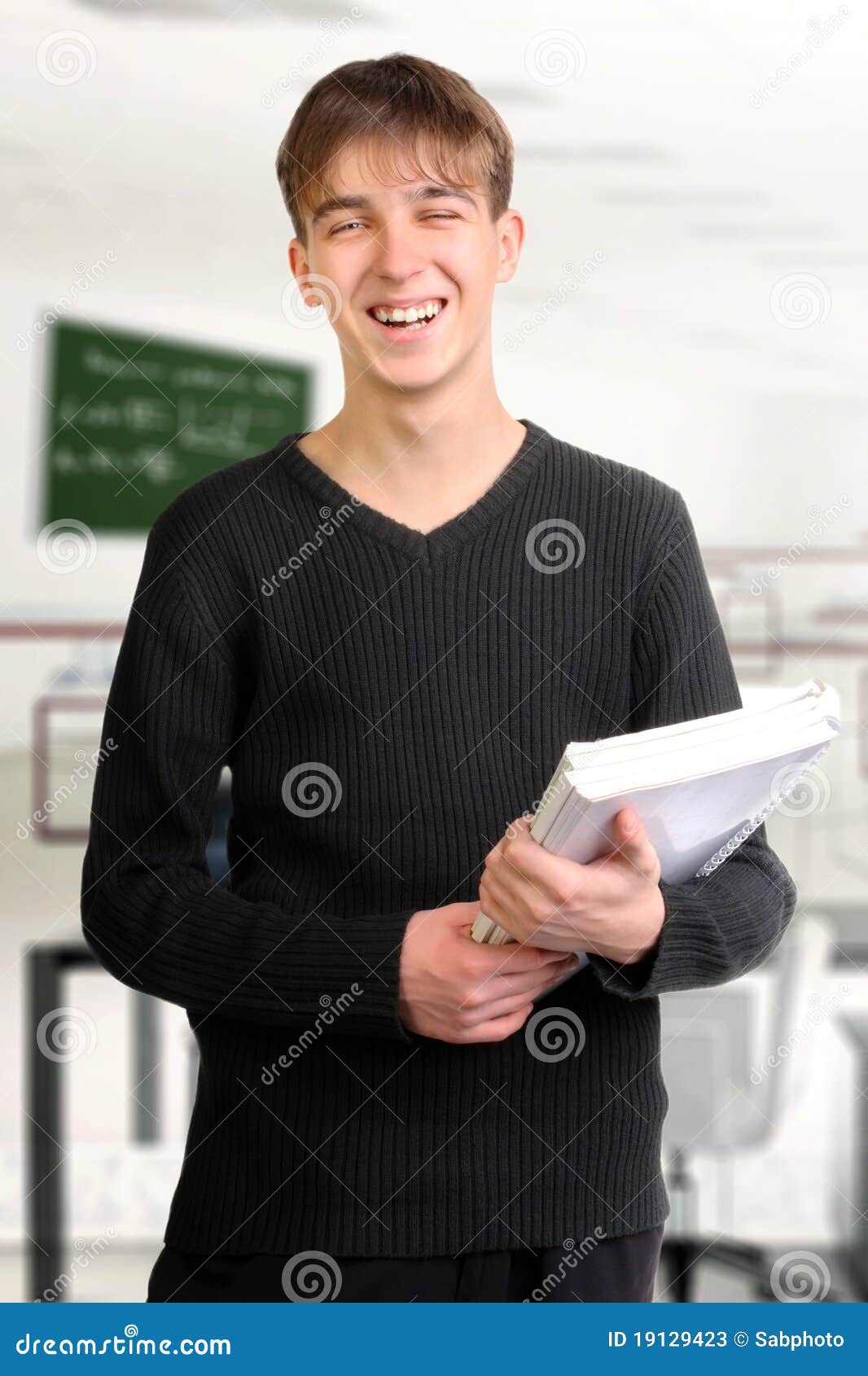 Estudiante feliz imagen de archivo. Imagen de cuaderno - 19129423