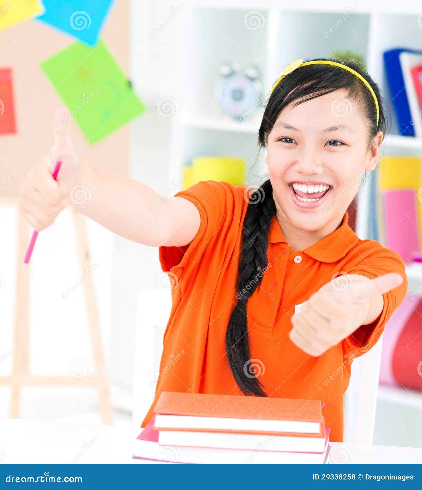 Estudiante feliz foto de archivo. Imagen de pupila, gente - 29338258