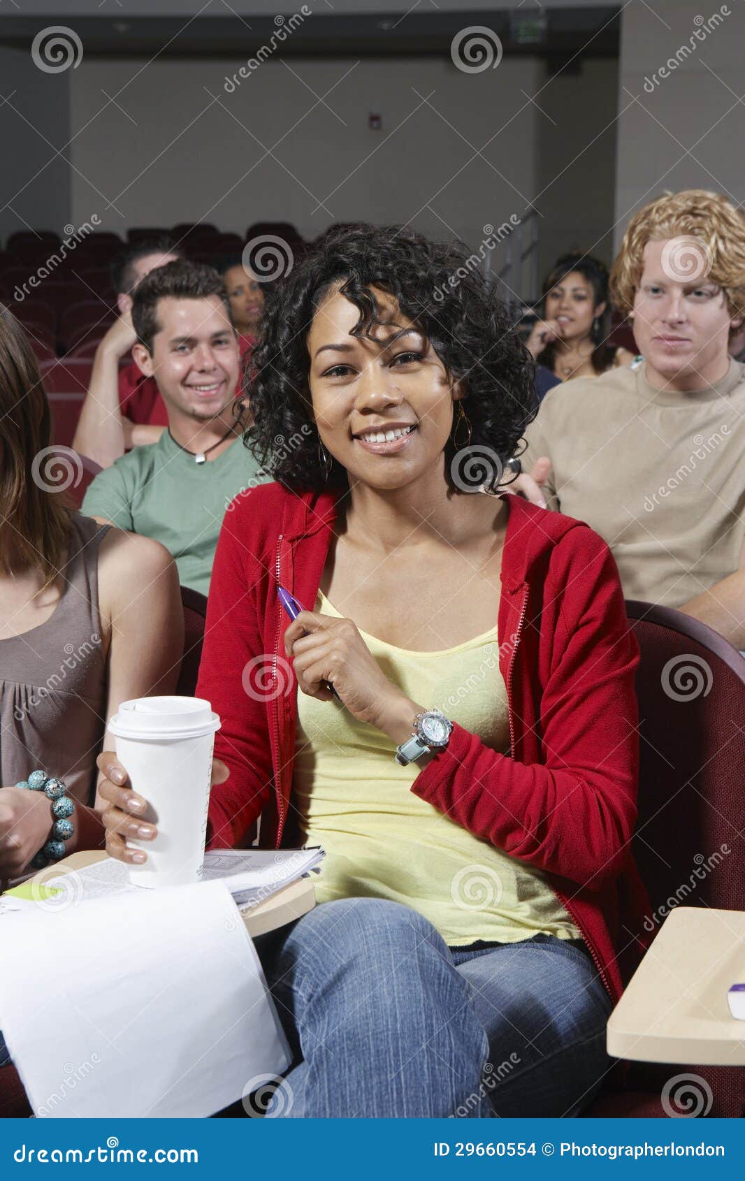Estudiante Feliz in Classroom Foto de archivo - Imagen de eduque, gente ...