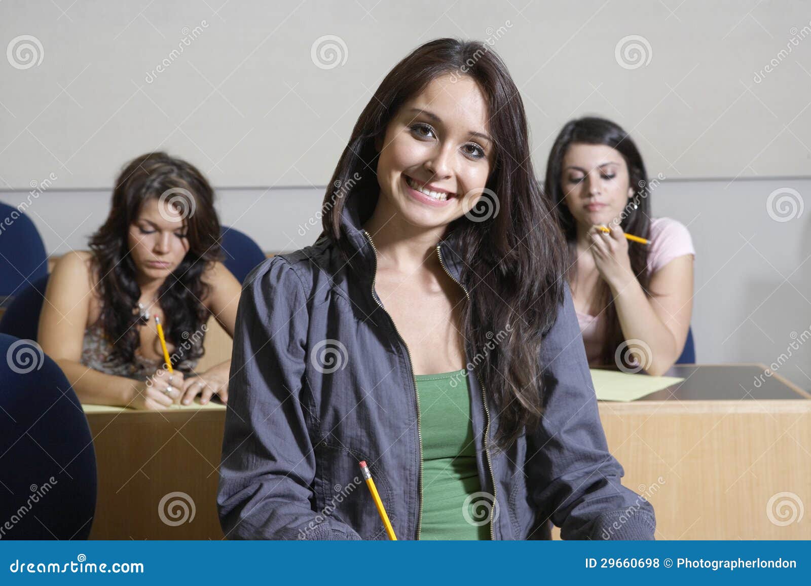 Estudiante Feliz in Classroom Foto de archivo - Imagen de clase ...