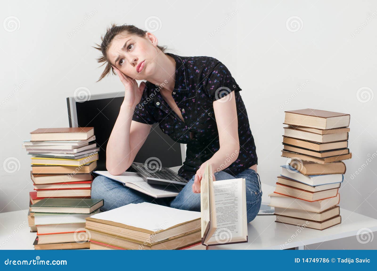 Estudiante preocupante foto de archivo. Imagen de joven - 14749786