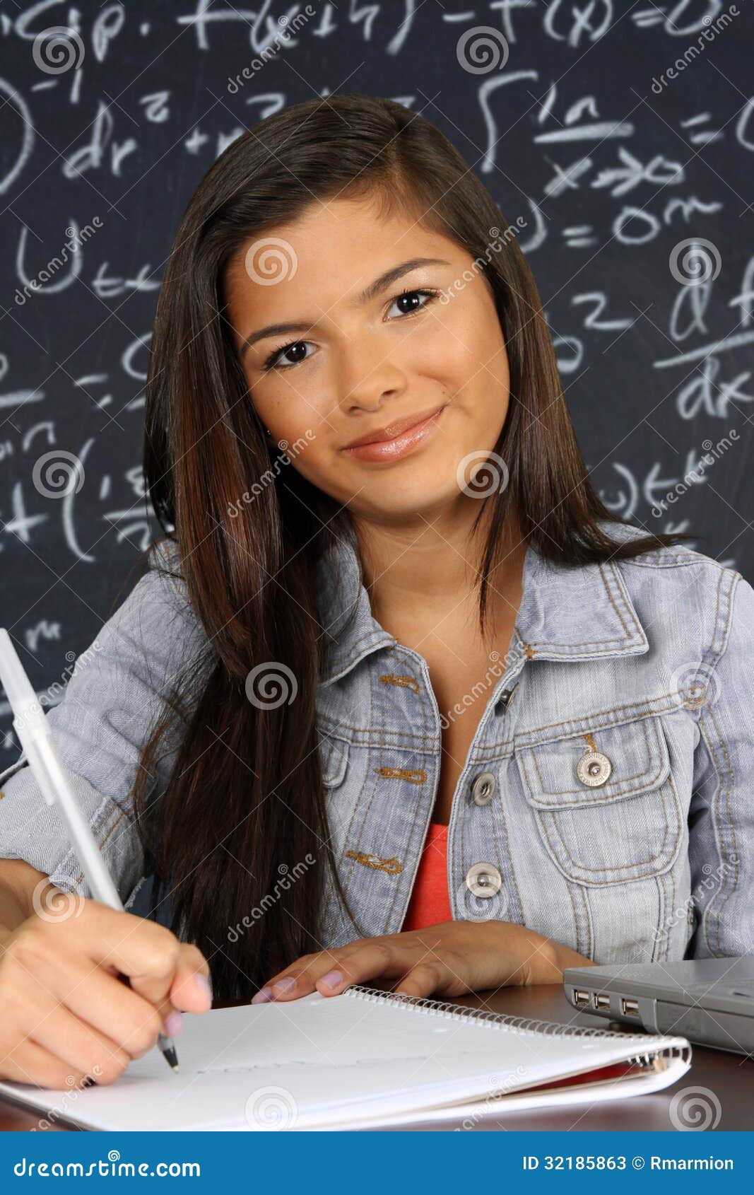 Estudiante at School imagen de archivo. Imagen de sonriente - 32185863