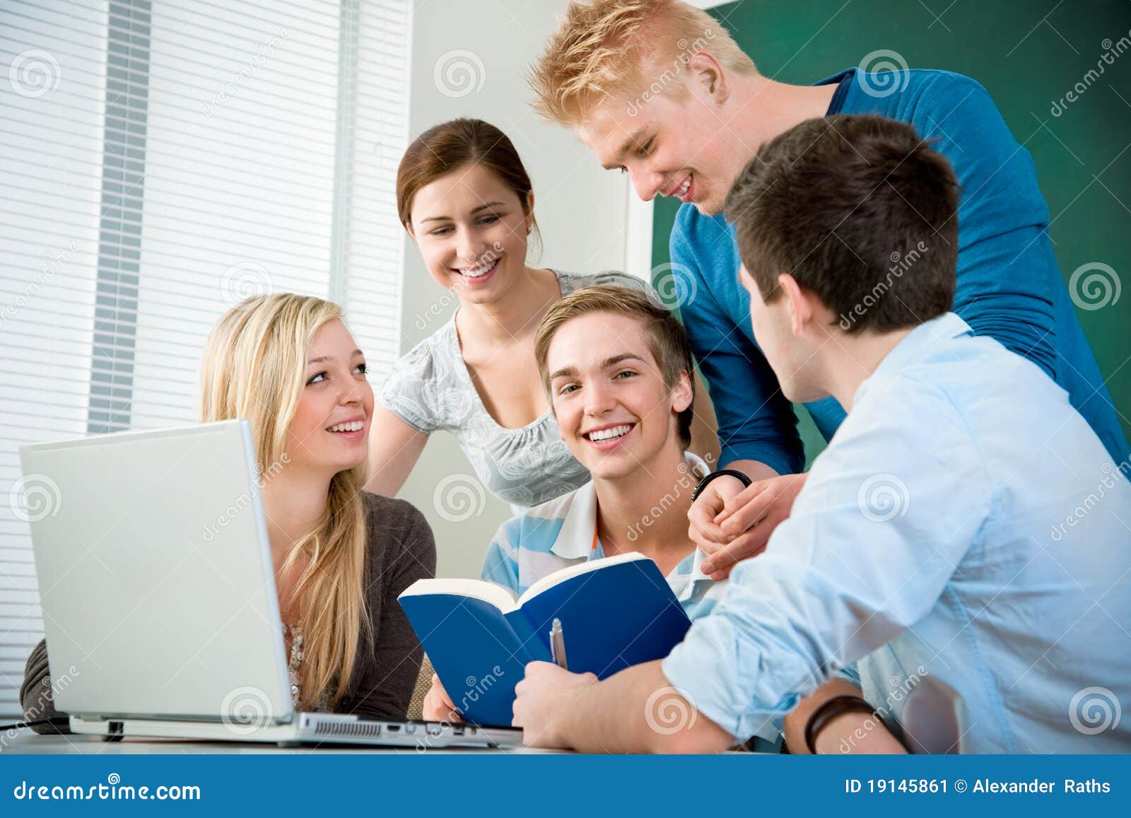 Estudiantes De La High School Secundaria Imagen de archivo - Imagen de ...