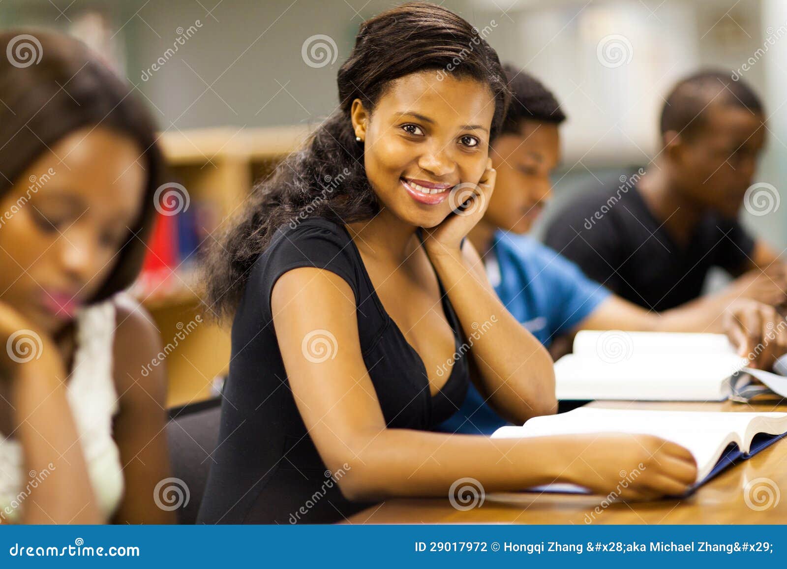 Estudiantes Universitarios Africanos Foto de archivo - Imagen de ...