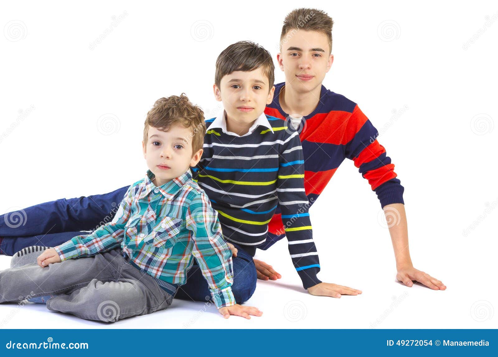 Estudio Del Tiro Con Tres Hermanos Foto de archivo - Imagen de ...