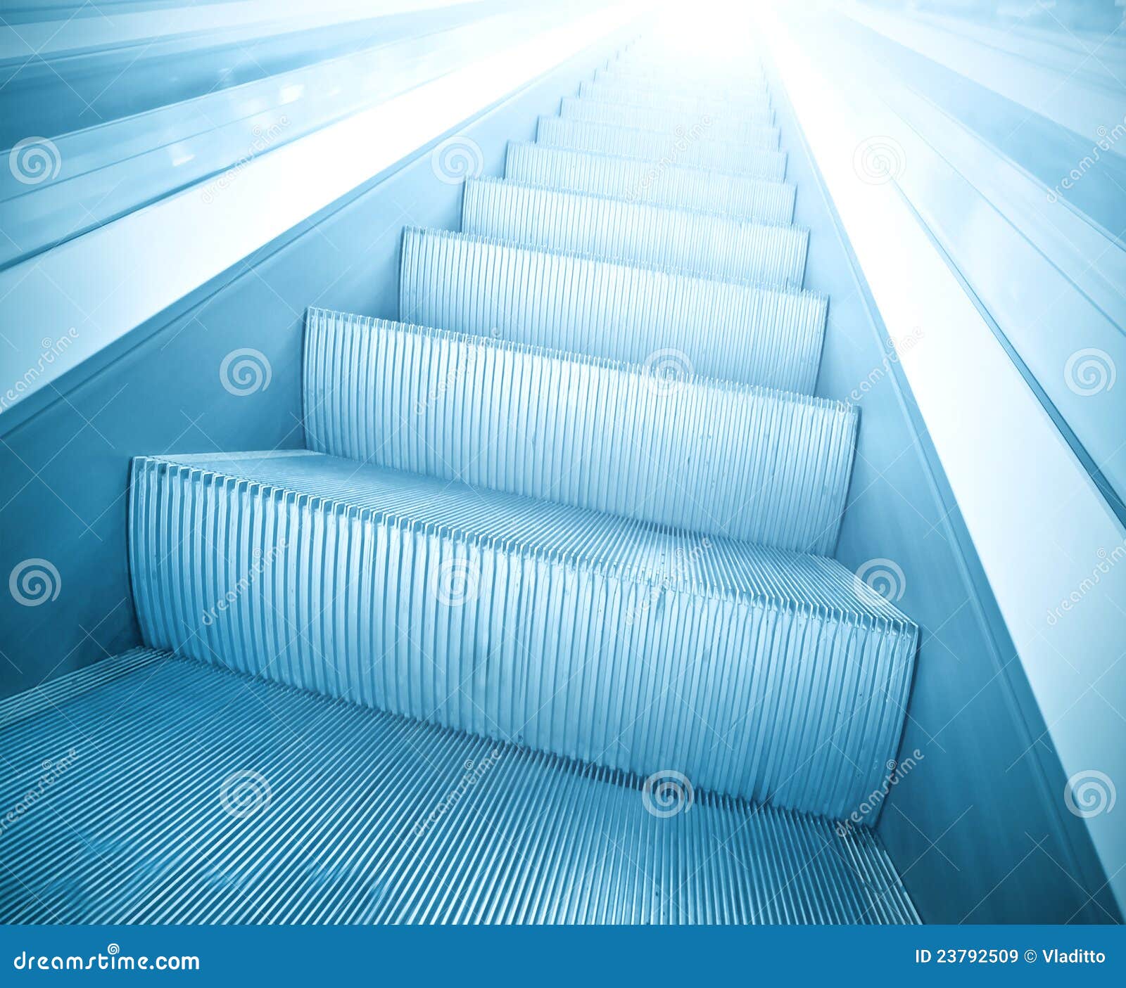 Etapas da escada rolante imagem de stock. Imagem de textura - 23792509