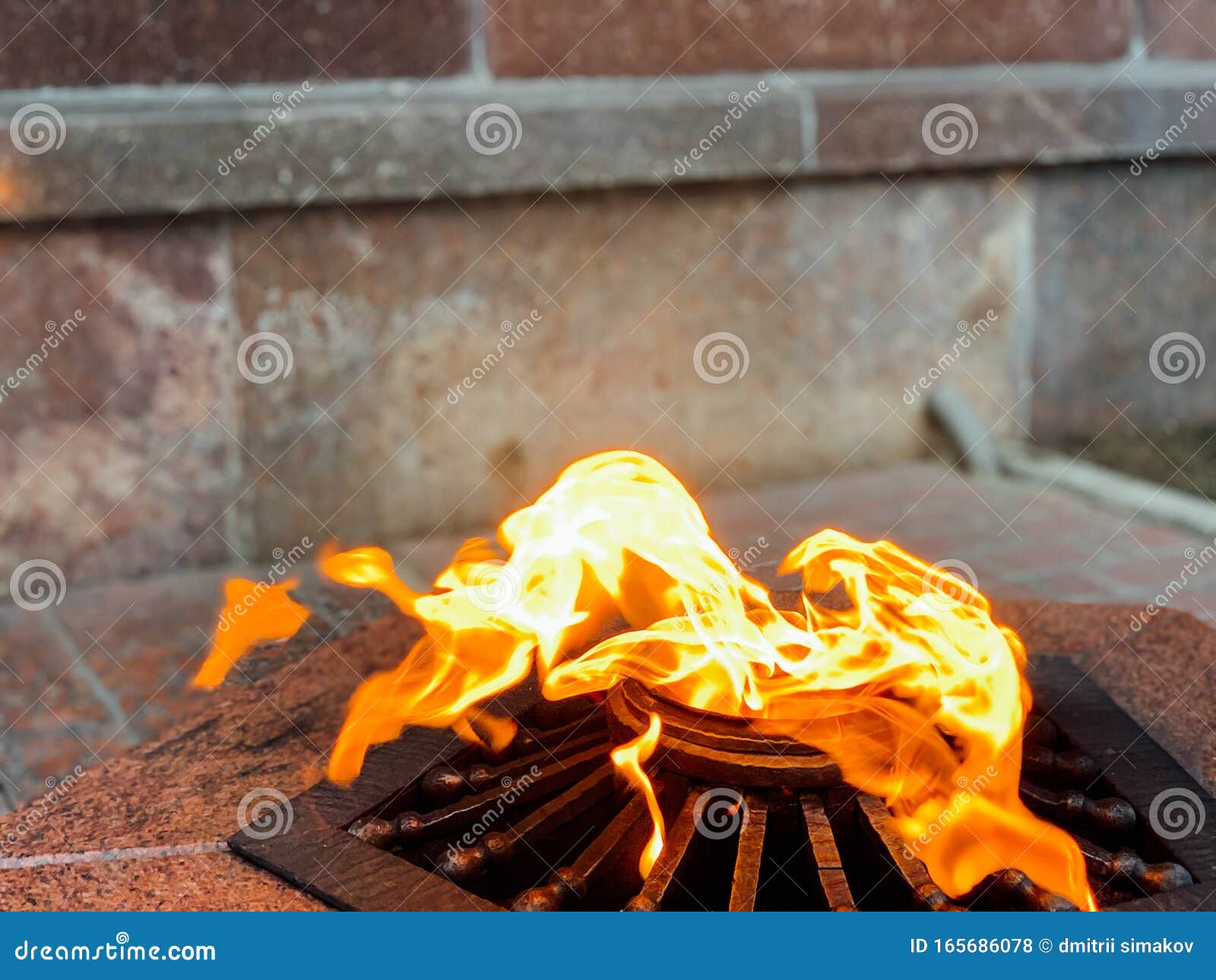 Burning Eternal Fire at the Memorial To Fallen Soldiers Stock Photo ...