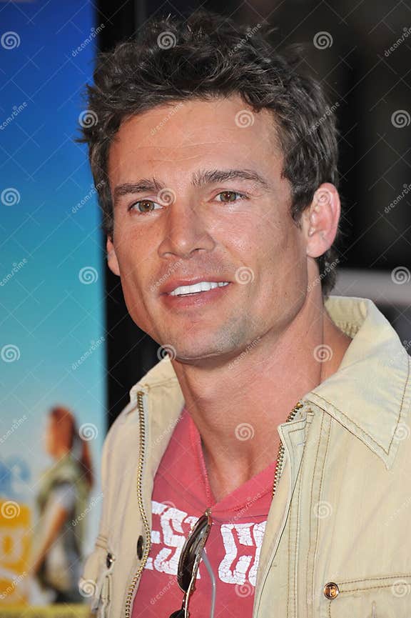 Ethan Erickson editorial photography. Image of grove - 26360072