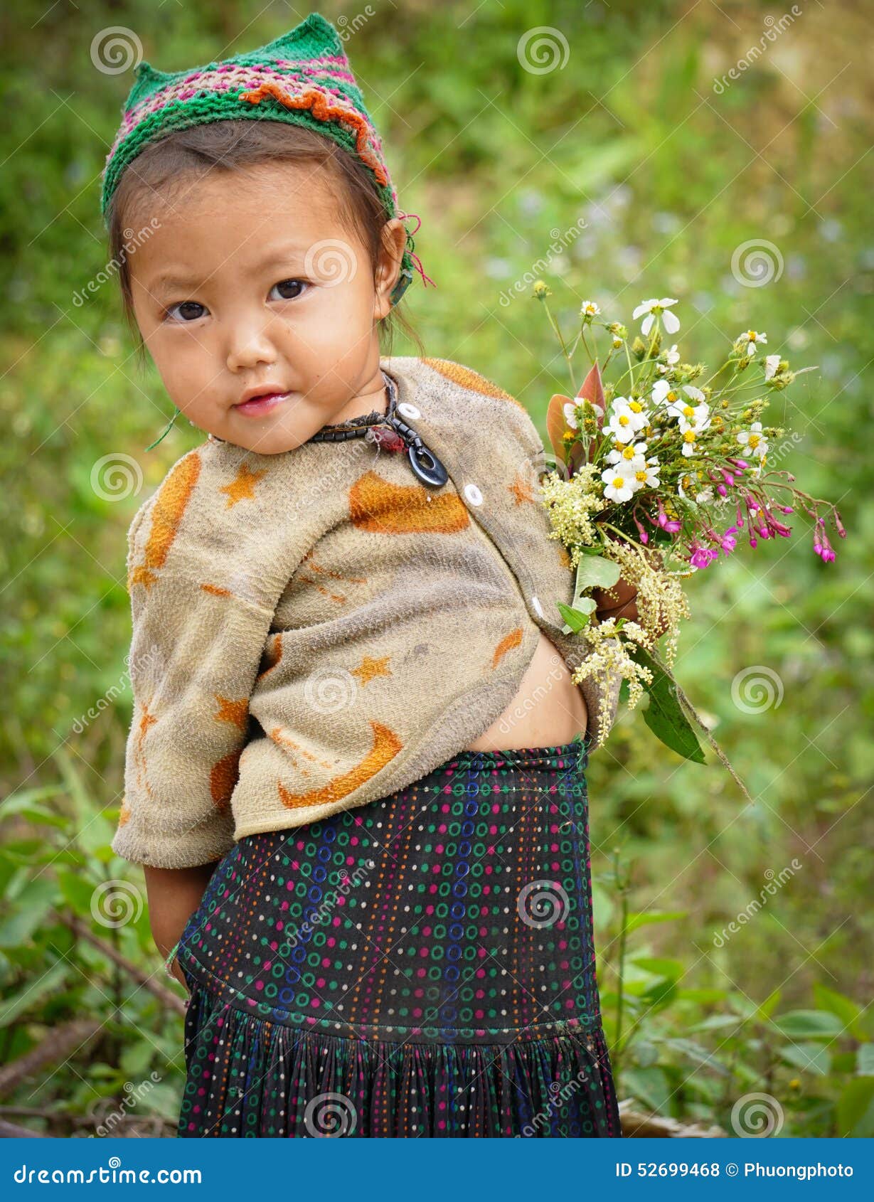 Ethnische Hmong-Kinder in Sapa, Vietnam Redaktionelles Stockfoto - Bild ...