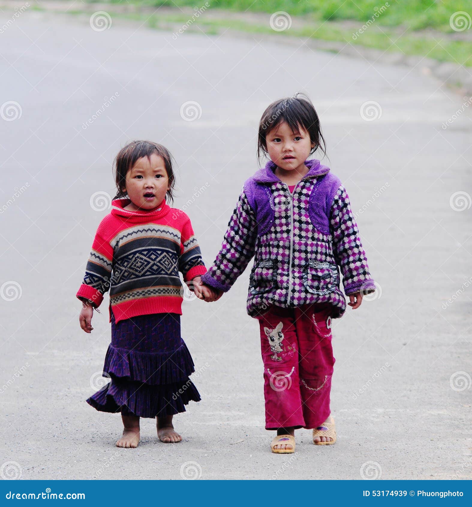 Ethnische Hmong-Kinder in Sapa, Vietnam Redaktionelles Stockbild - Bild ...