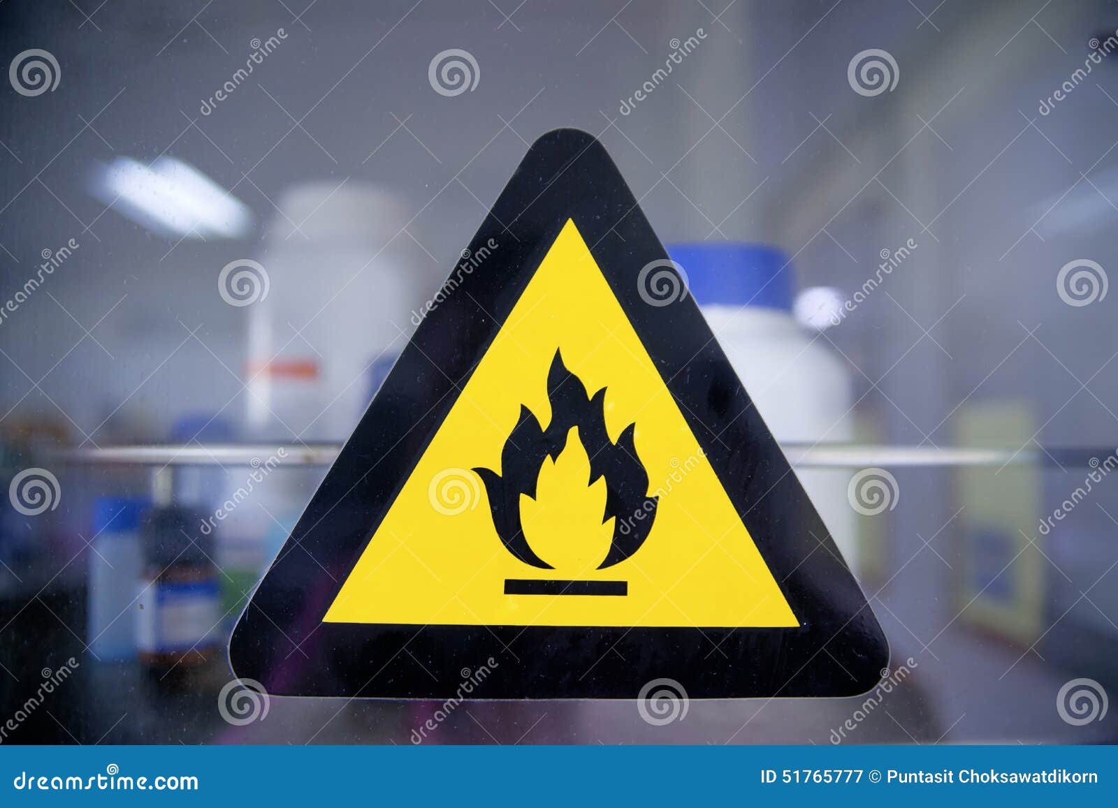 Etichetta Chimica Infiammabile Immagine Stock - Immagine di attenzione ...