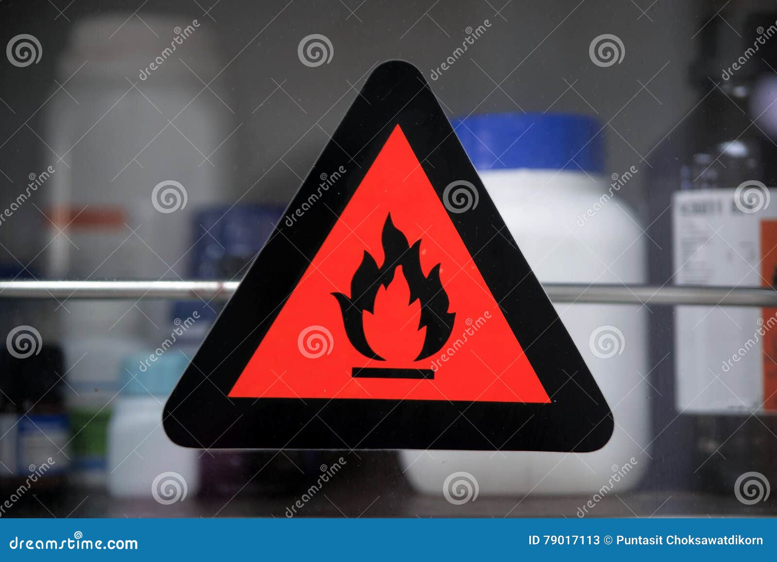 Etichetta Chimica Infiammabile Immagine Stock - Immagine di buon ...