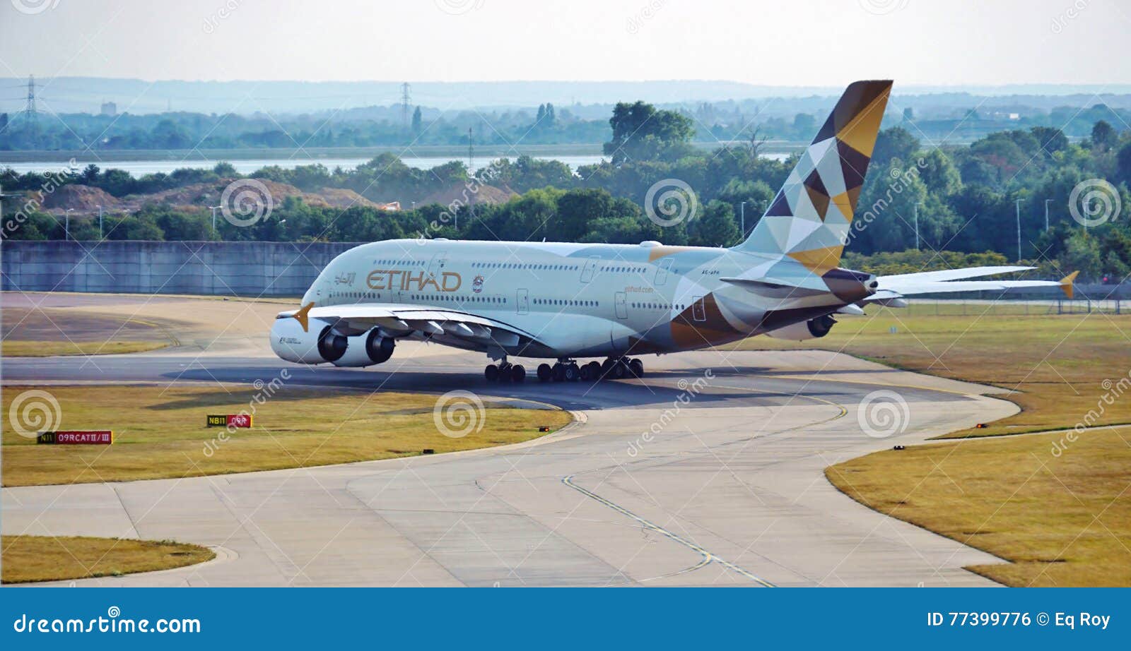 Etihad Airways (EY) Airbus A380 Photo éditorial - Image du pont ...