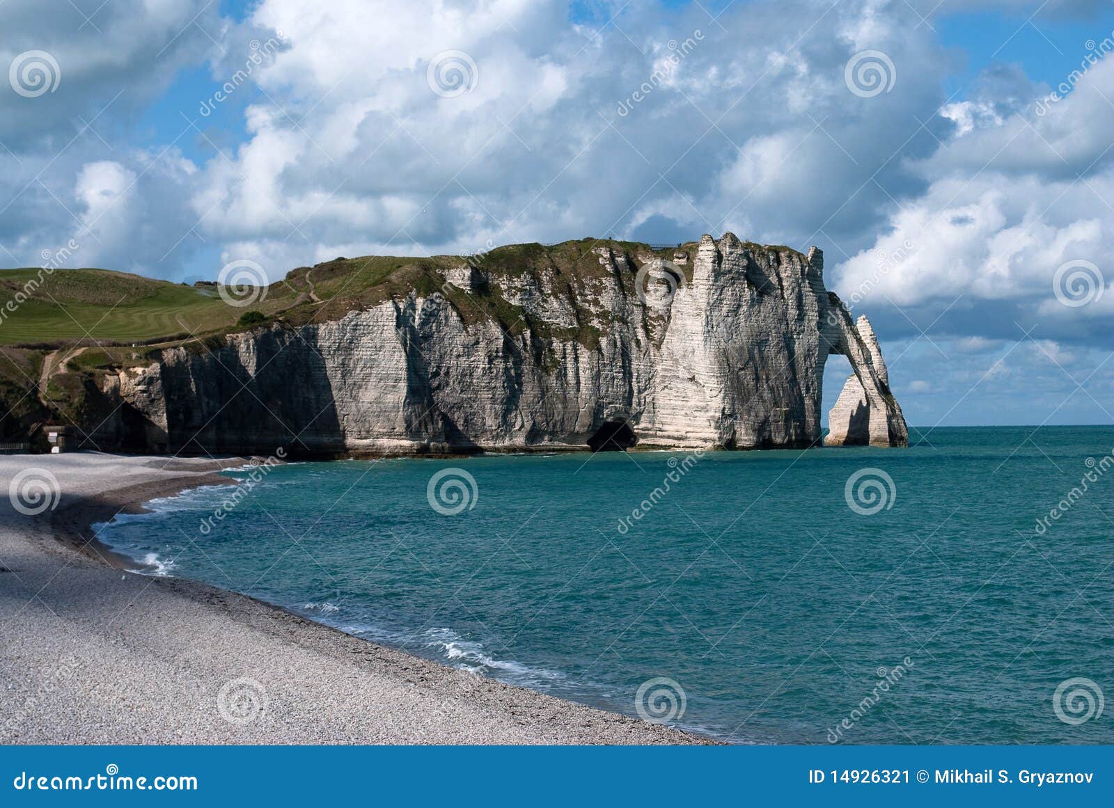 Etretat stock image. Image of surf, mountains, horizon - 14926321