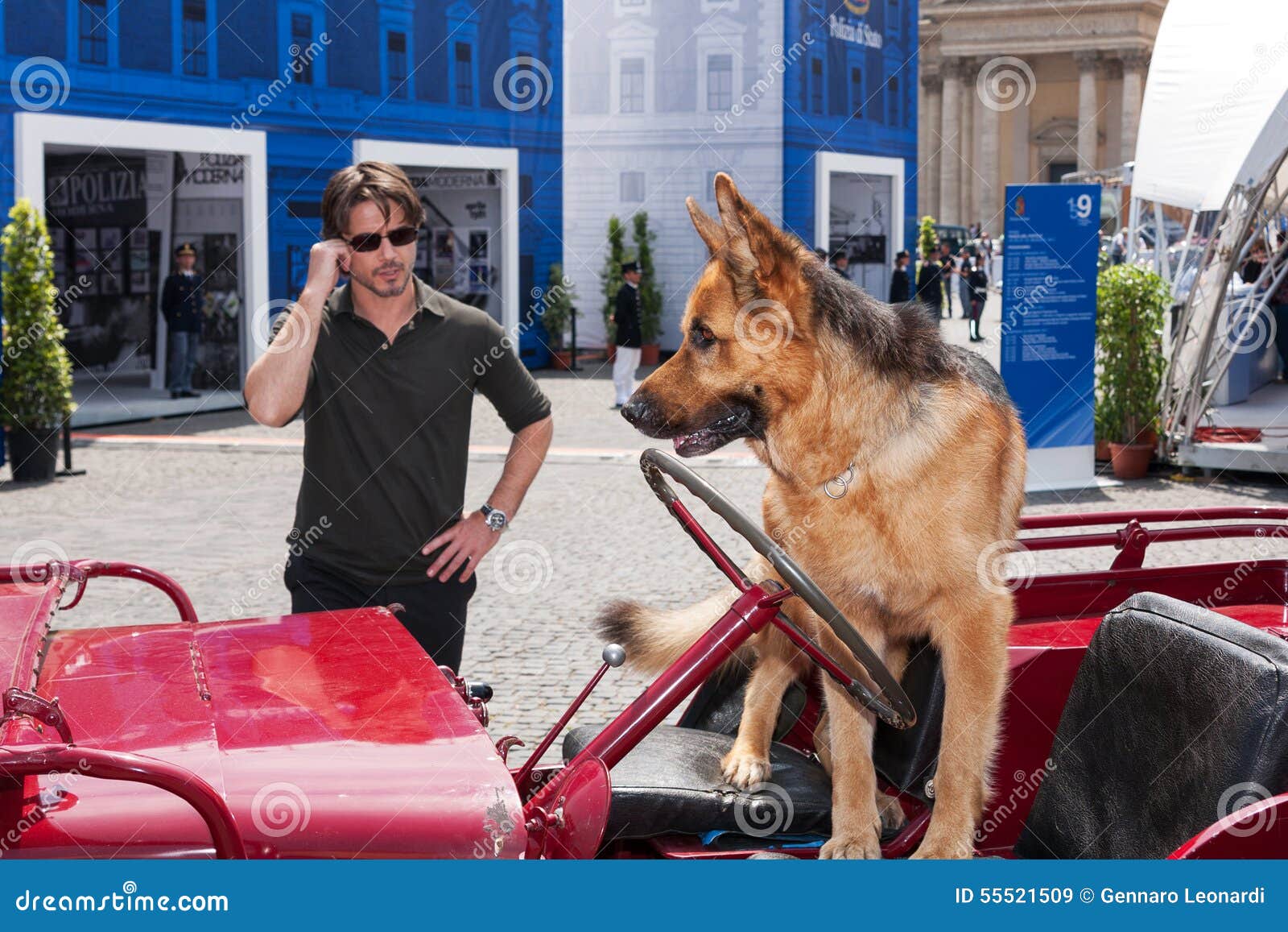 Ettore Bassi E Commissario Rex Immagine Stock Editoriale - Immagine di ...