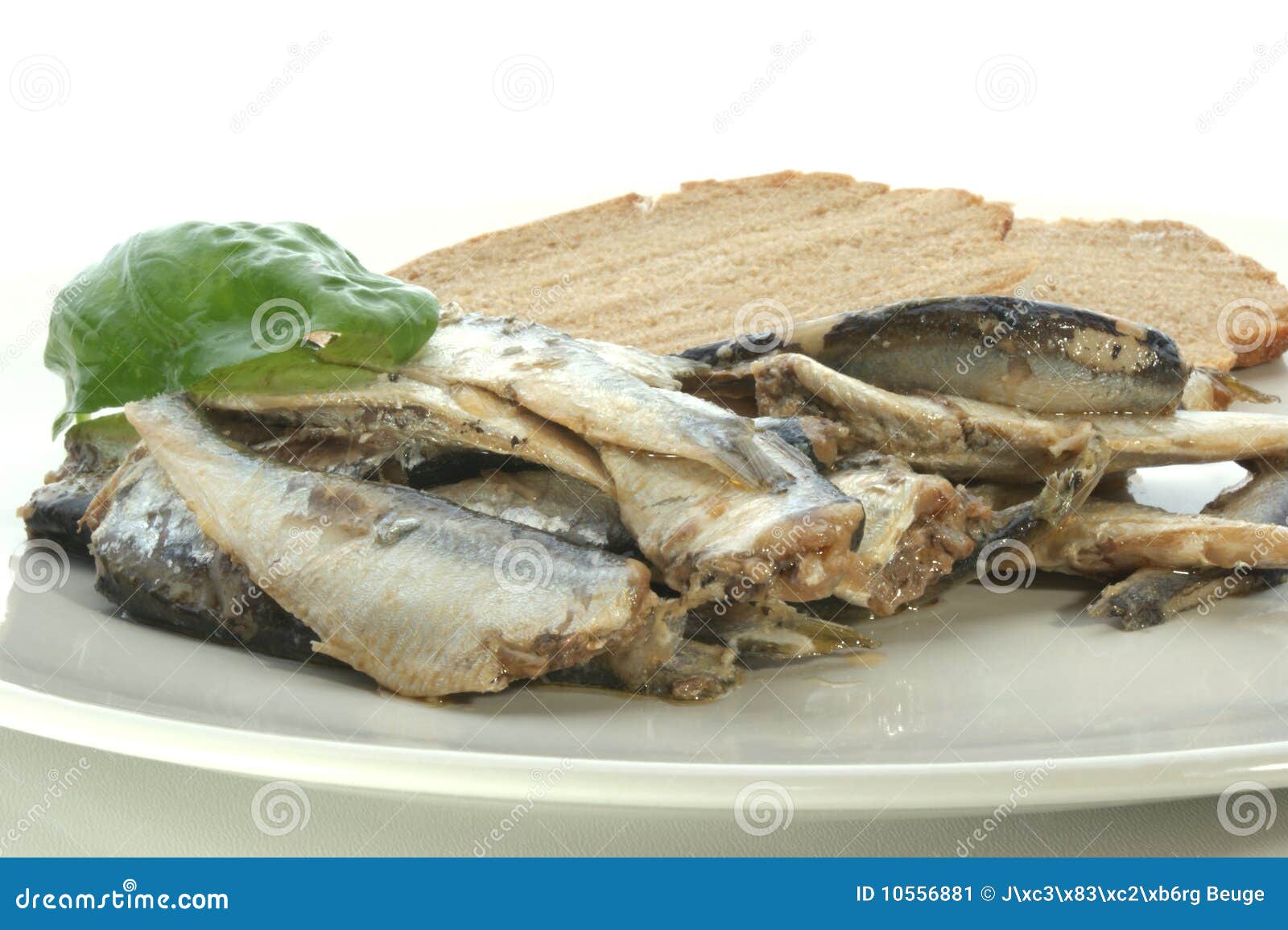 Etwas Sprotten Und Brot Auf Einer Platte Stockbild - Bild von köstlich ...