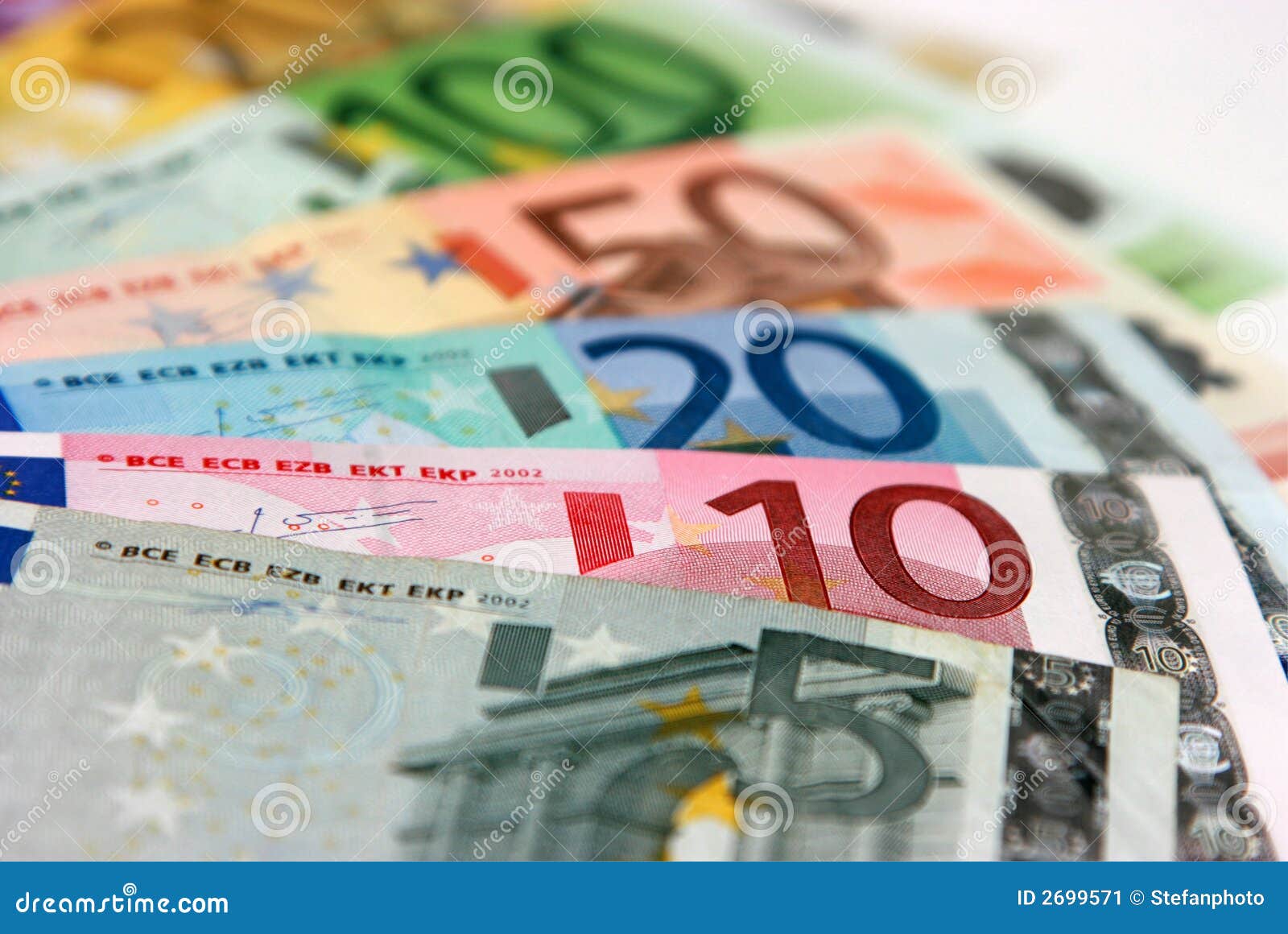 Euro billets de banque image stock. Image du remarques - 2699571