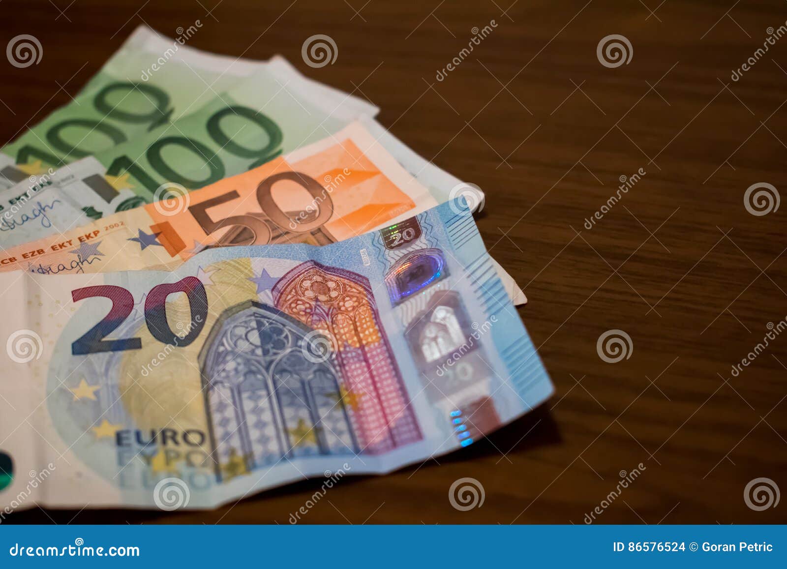 Euro Billets De Banque D'argent Sur La Table Photo stock - Image du ...