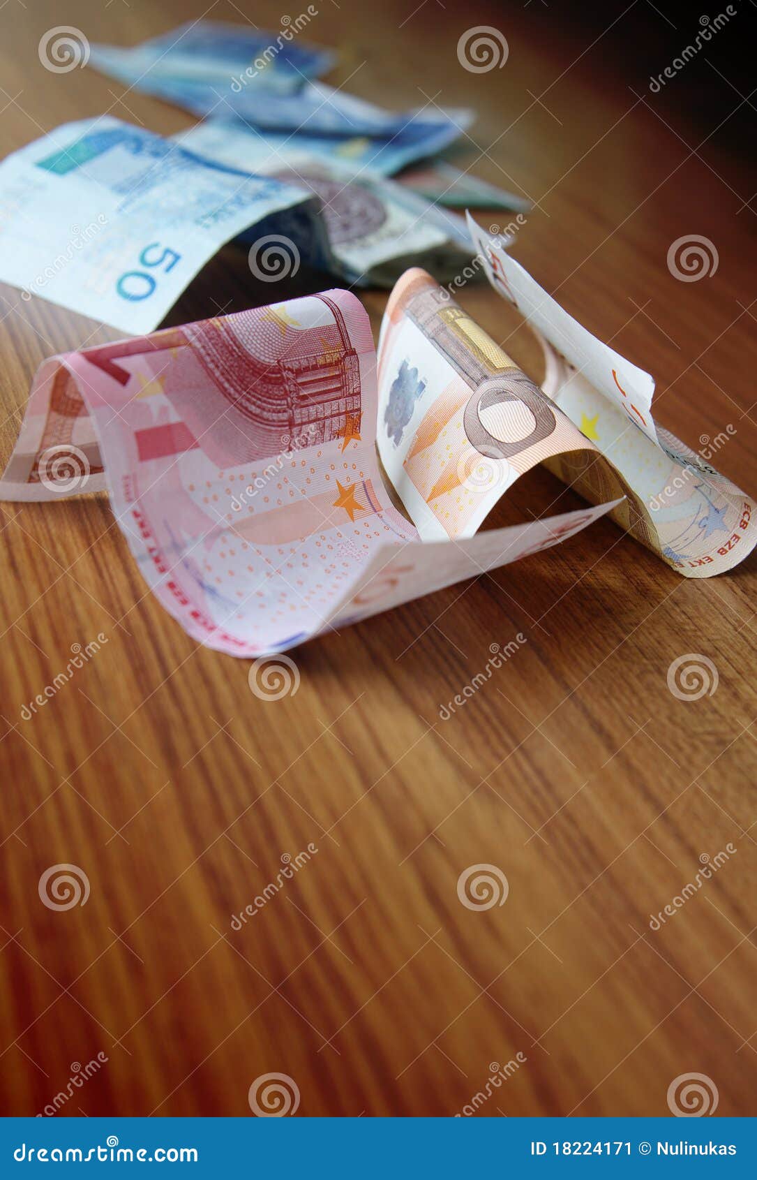 Euro en verschillend geld stock afbeelding. Image of bedrag - 18224171