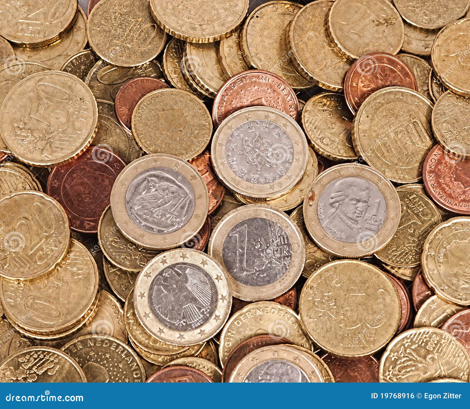 Euro monete dei soldi fotografia stock. Immagine di moneta - 19768916