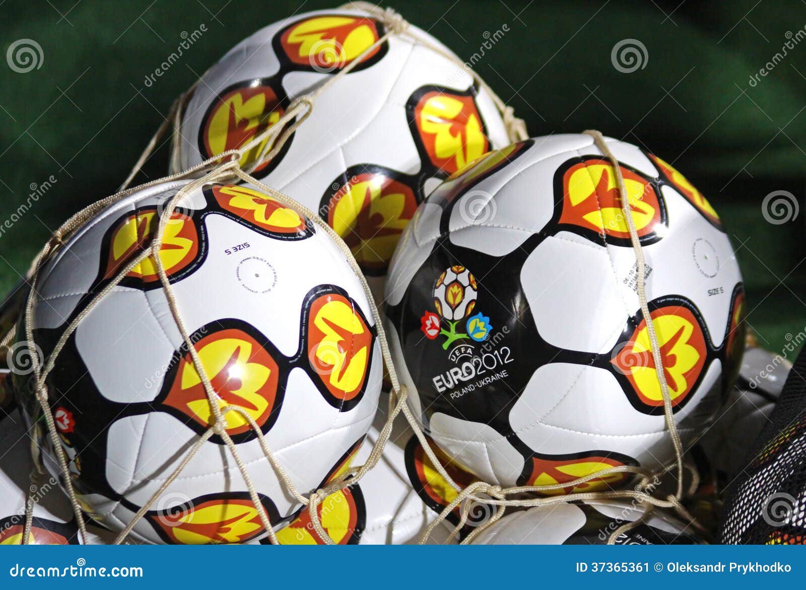 EURO Oficial De La UEFA Del Primer 2012 Bolas Foto editorial - Imagen ...