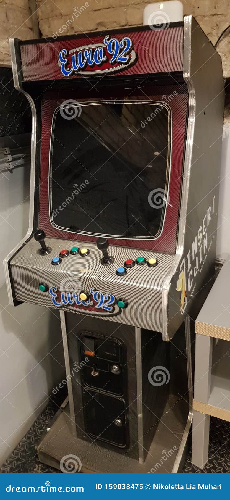 Euro `92 Retro Arcade Game Machine Editorial Image - Image of gamer ...