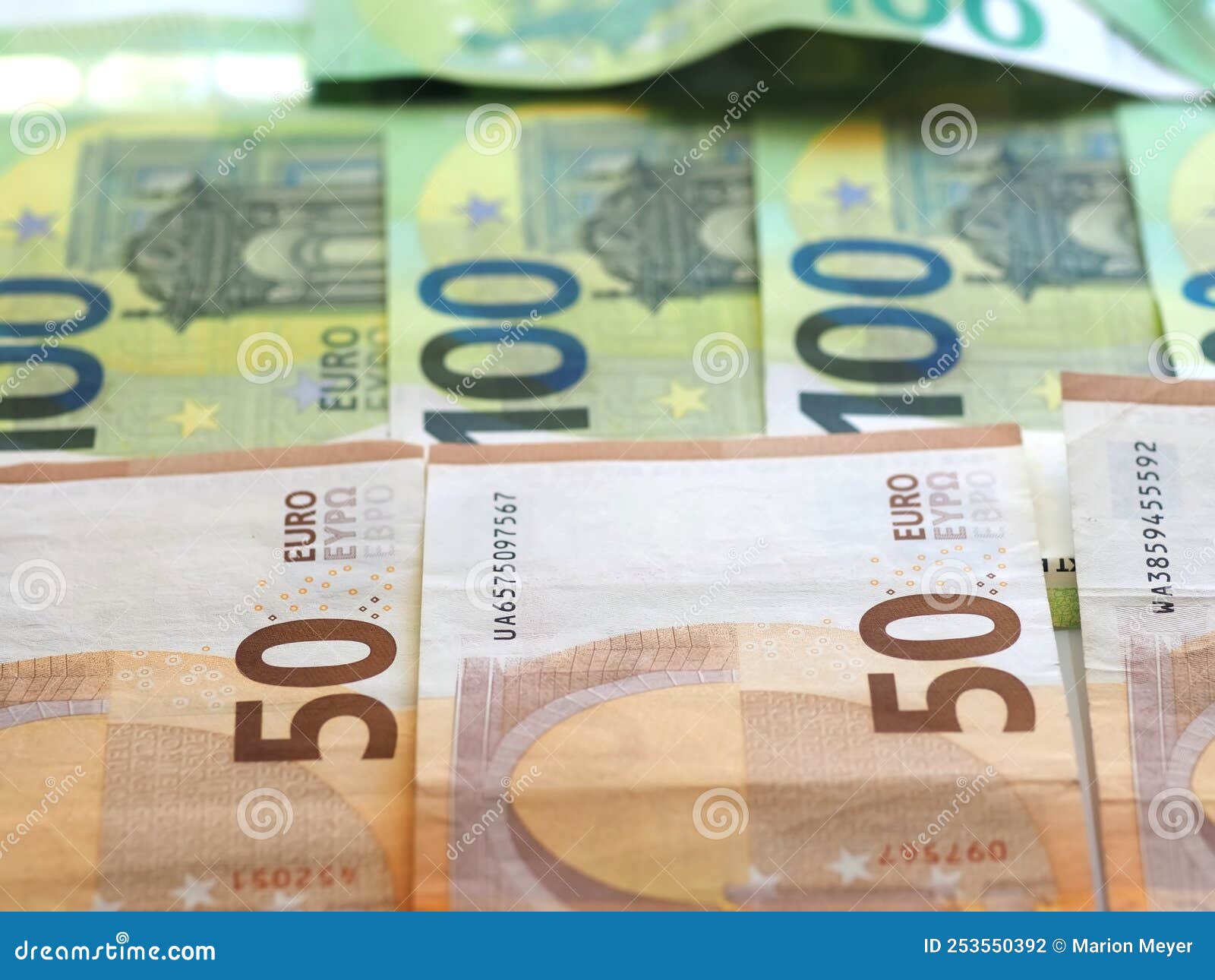 Euro-Scheine Oder Banknoten 100 Und 50 Euro Stockfoto - Bild von orange ...