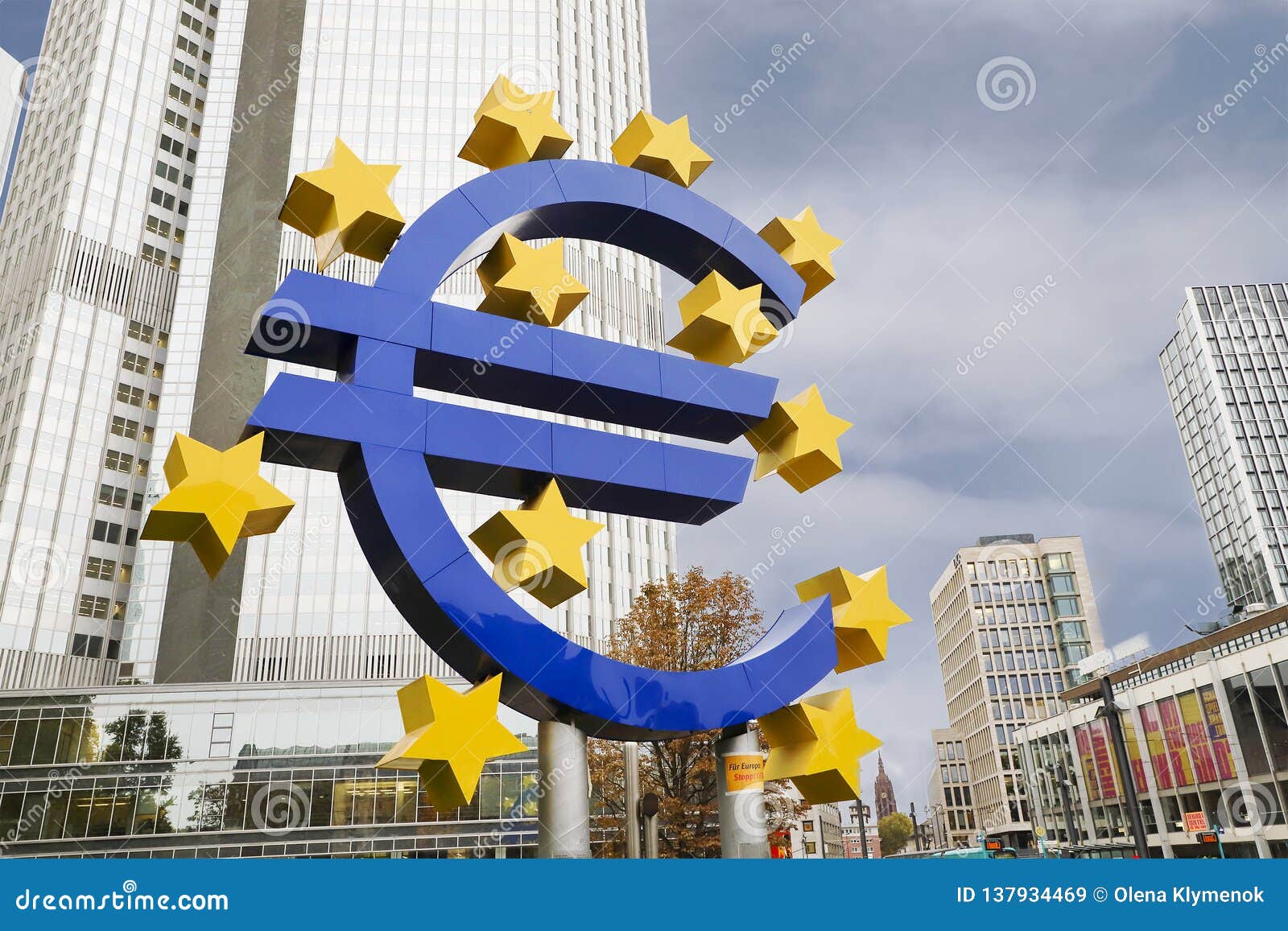 Euro sign in Frankfurt editorial stock image. Image of blue - 137934469