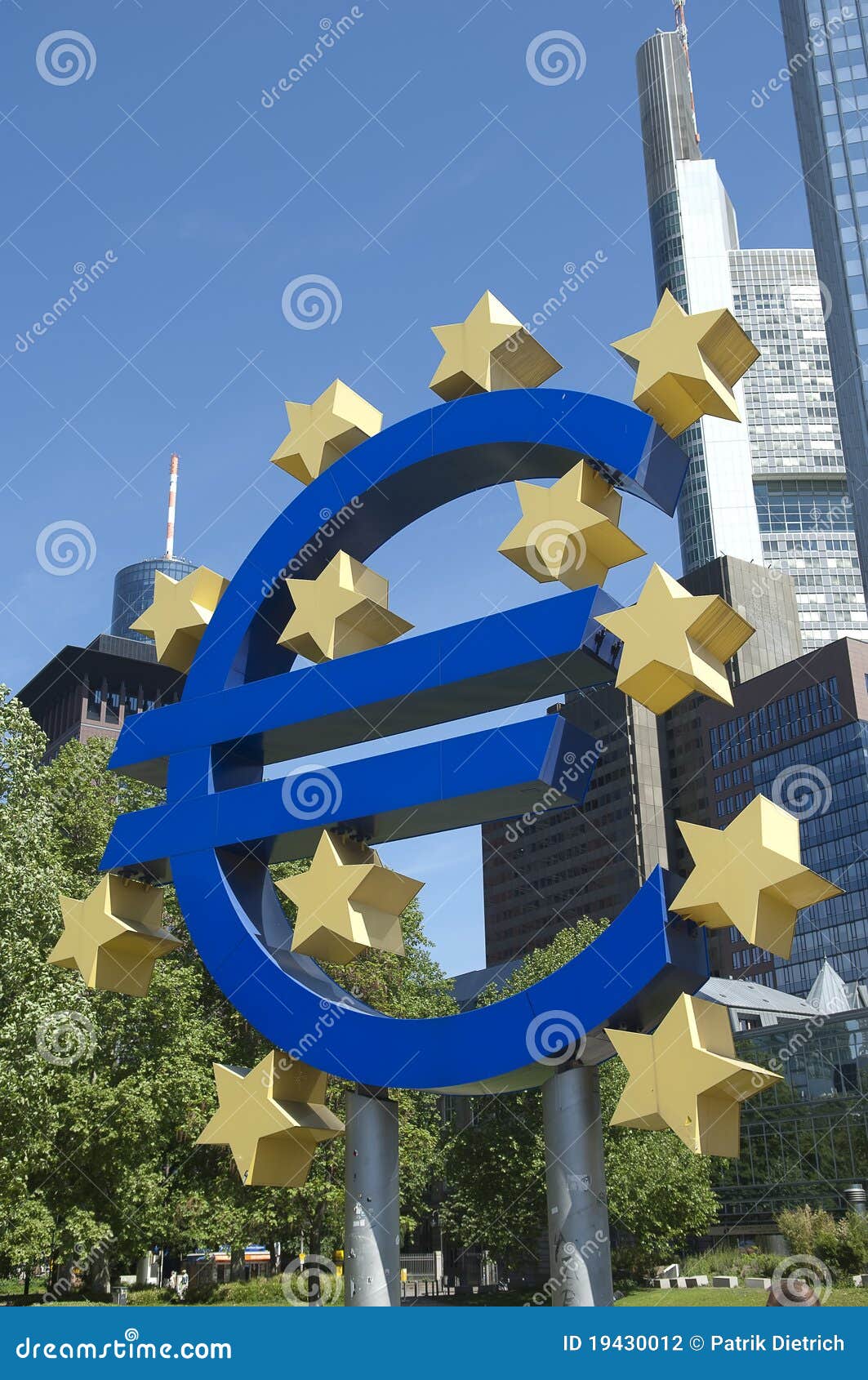 Euro Symbol Frankfurt Germany Editorial Photography - Image of skyline ...
