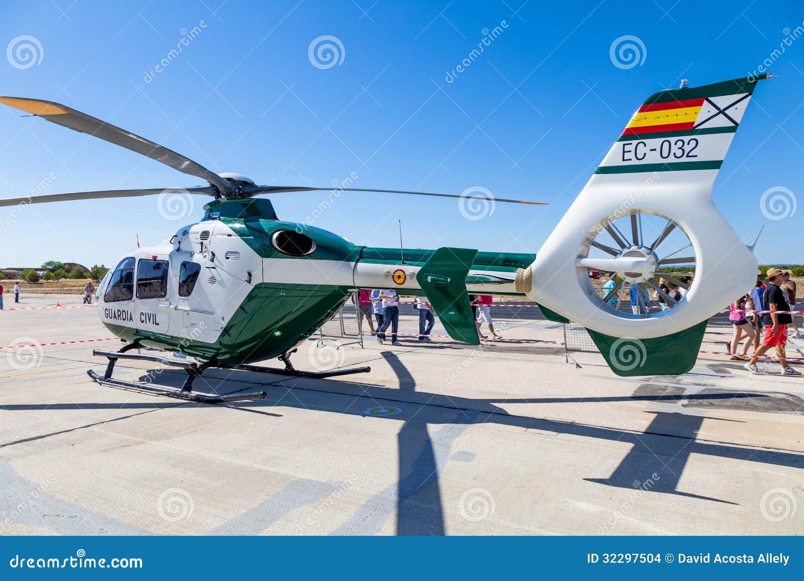 Eurocopter EC135 imagen de archivo editorial. Imagen de potencia - 32297504