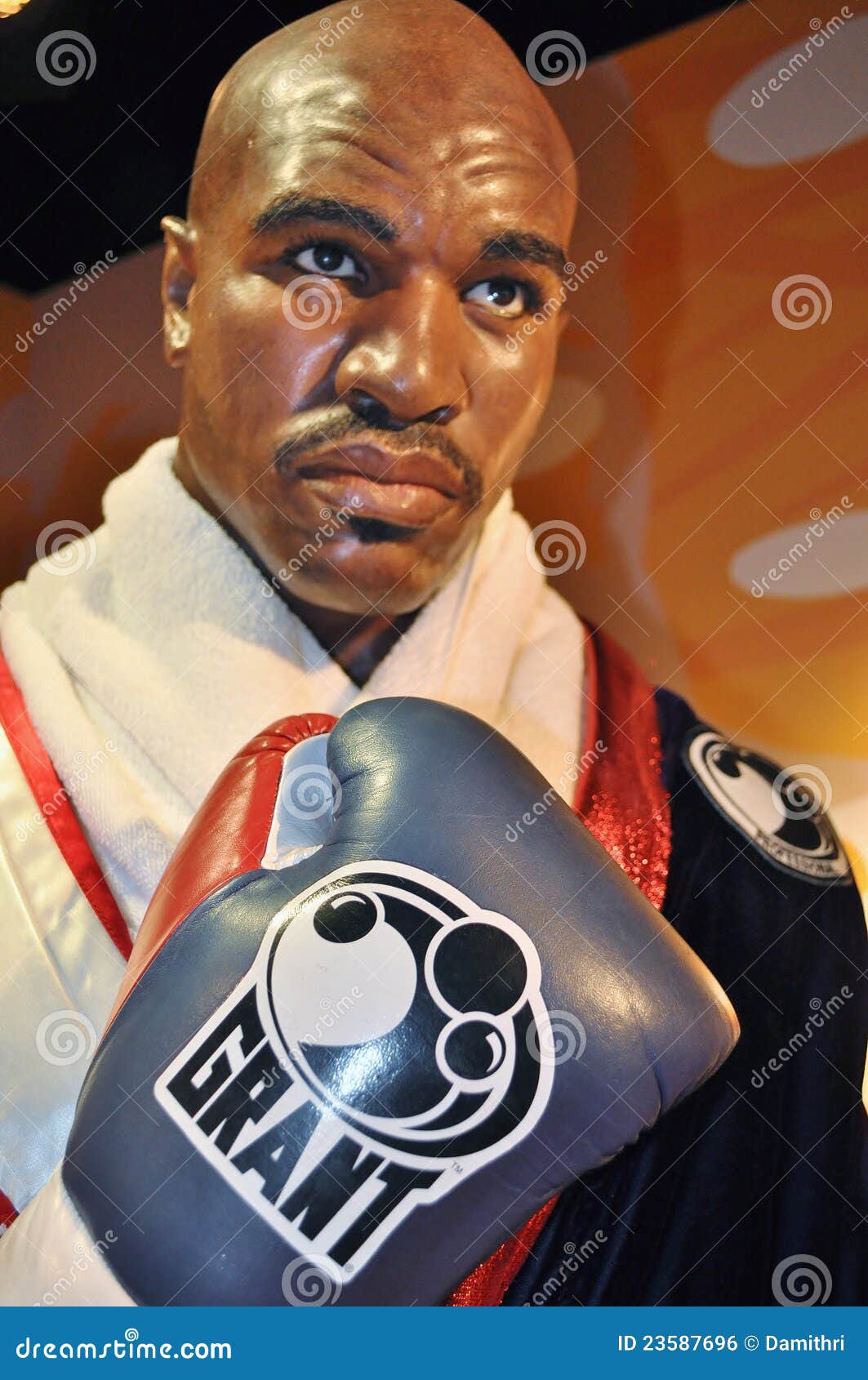 Evander Holyfield editorial photo. Image of figure, champion - 23587696