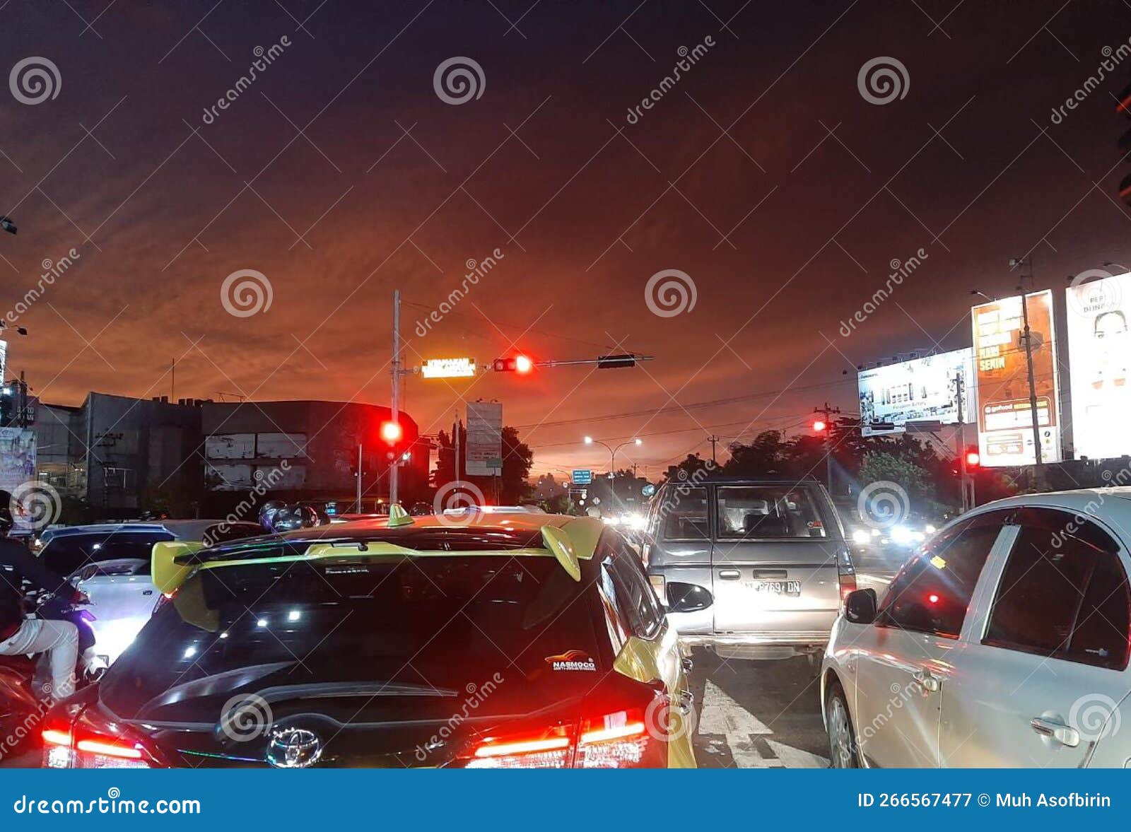 Evening at the Red Light Intersection Editorial Photography - Image of ...